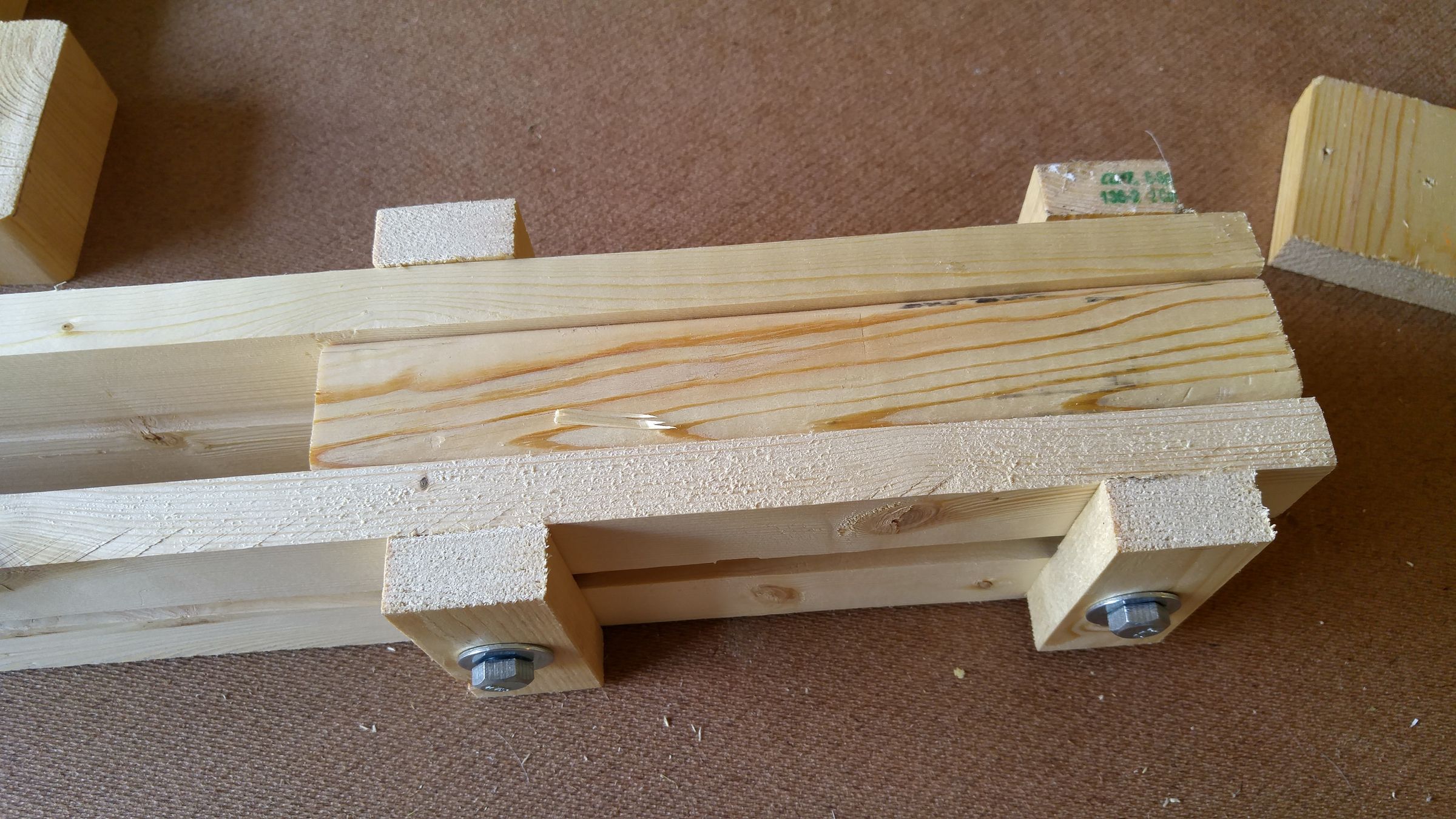 Adjustable Height Monitor Stand : 4 Steps (with Pictures) - Instructables