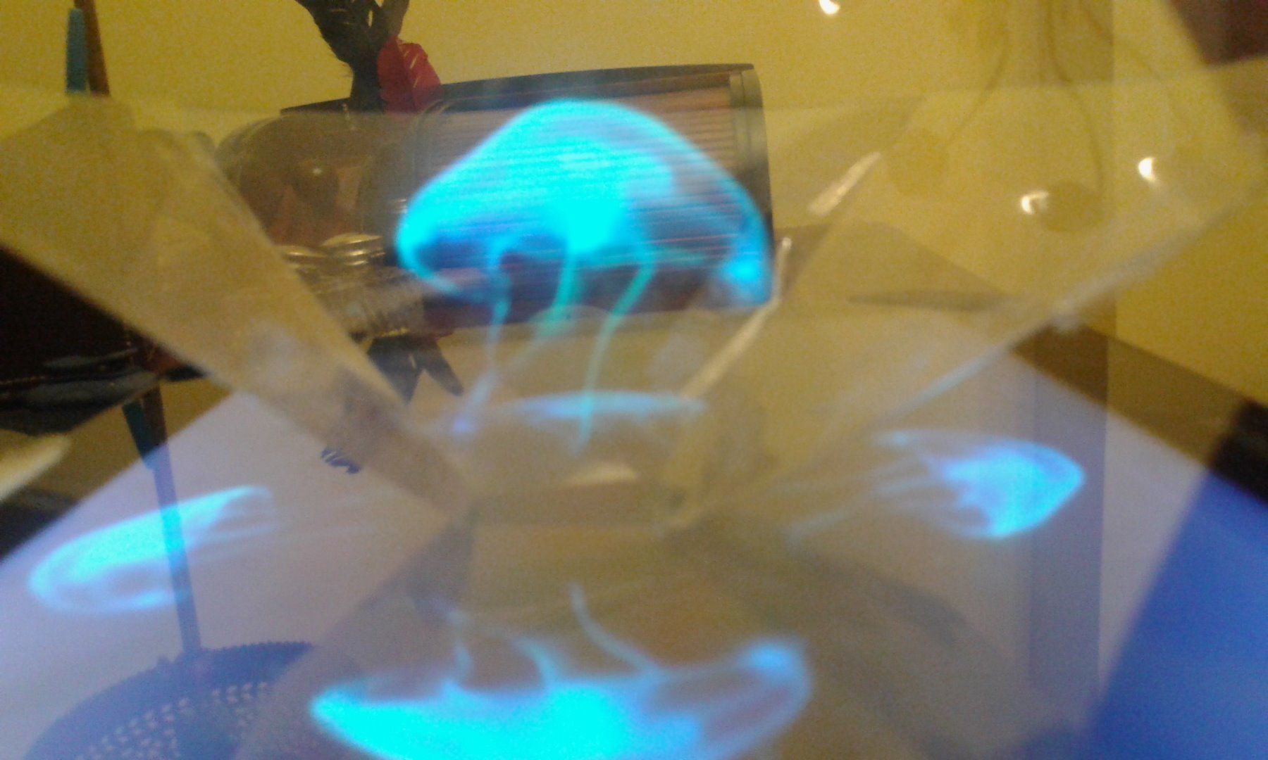 3D HOLOGRAMS PYRAMID-for Smartphones, Tablets and Laptops : 4 Steps ...