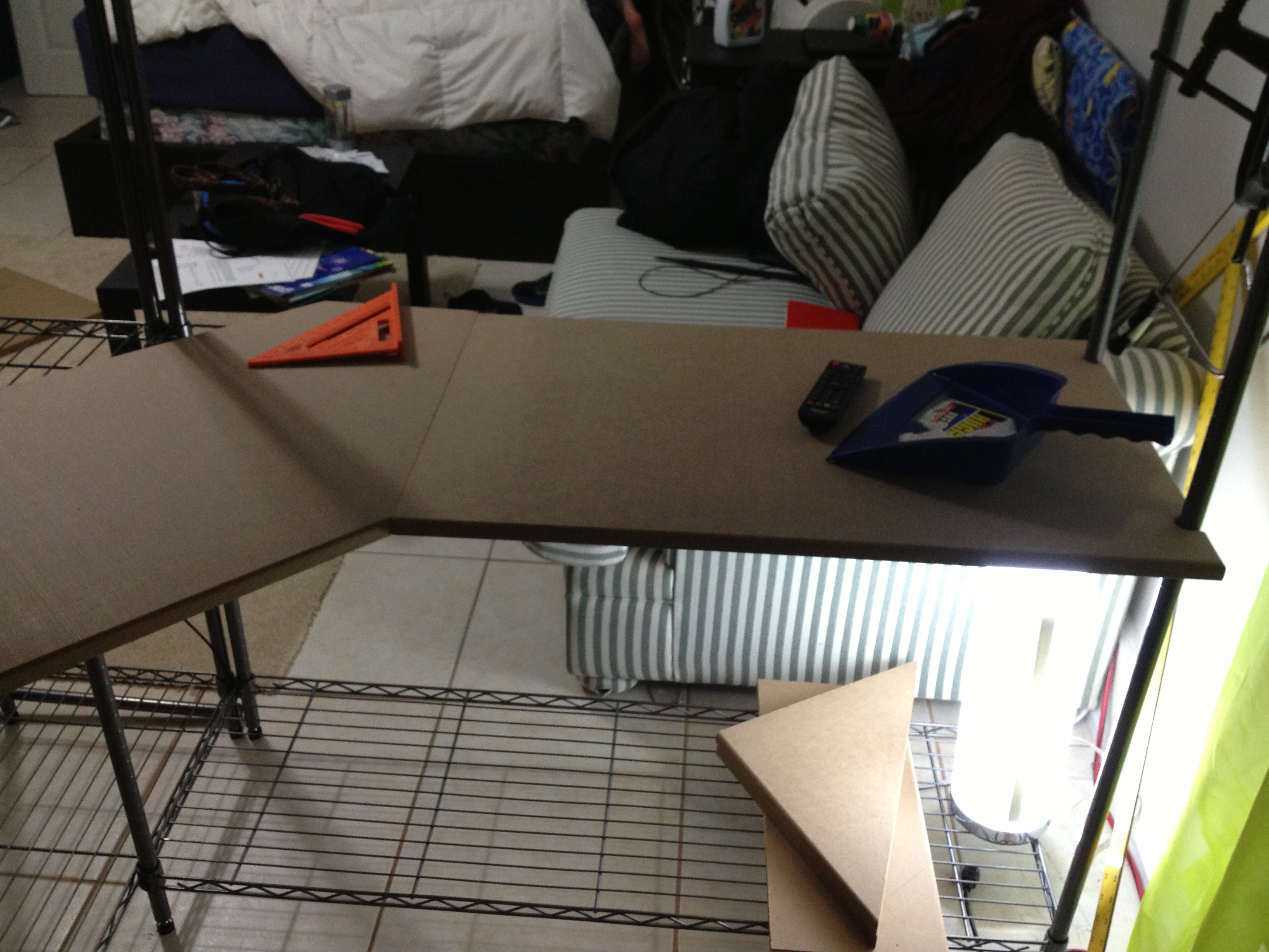 L-Shaped Wire Rack Computer Desk : 5 Steps - Instructables