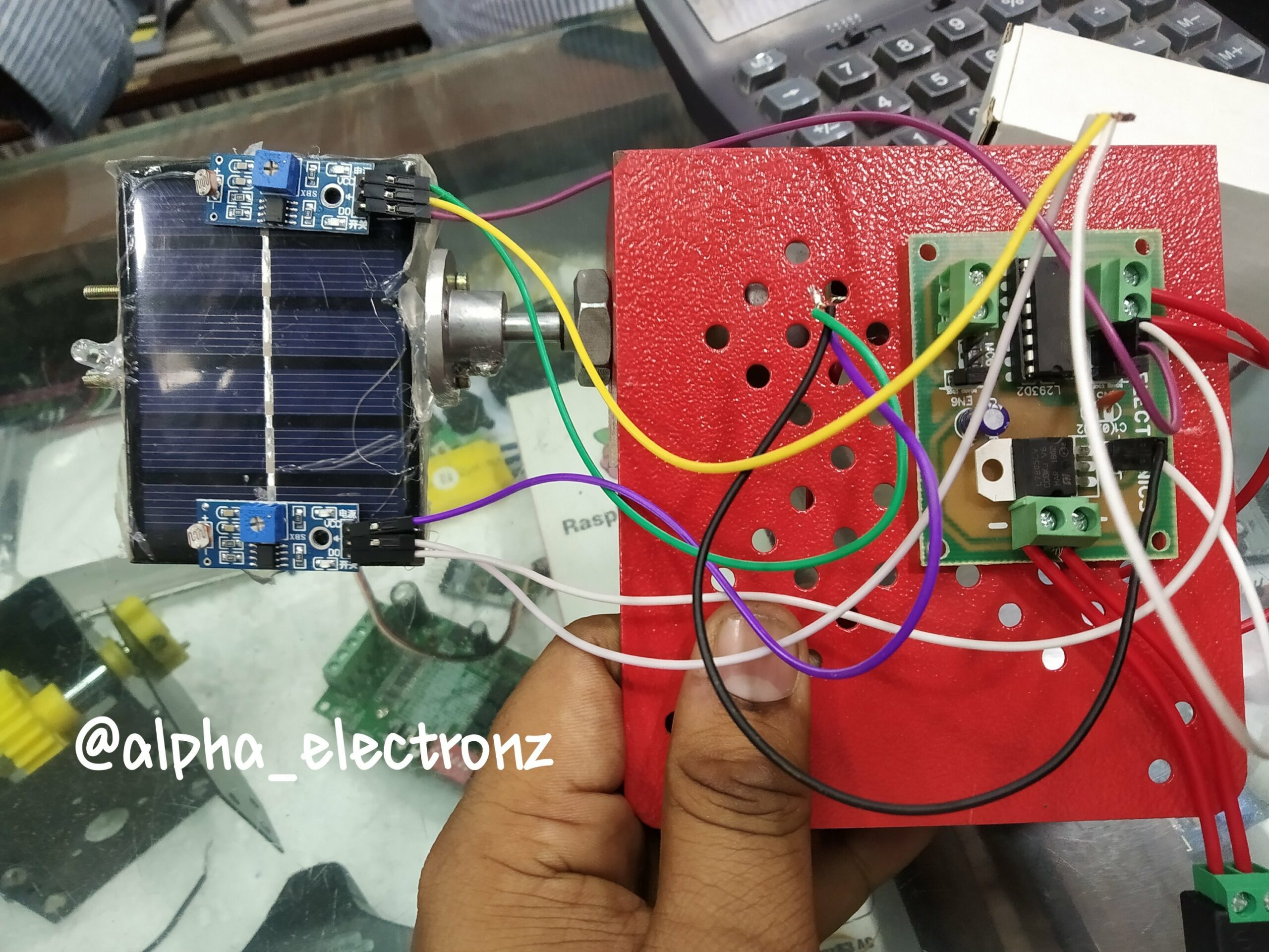 Solar Tracker Without Arduino Under 700/- : 4 Steps - Instructables