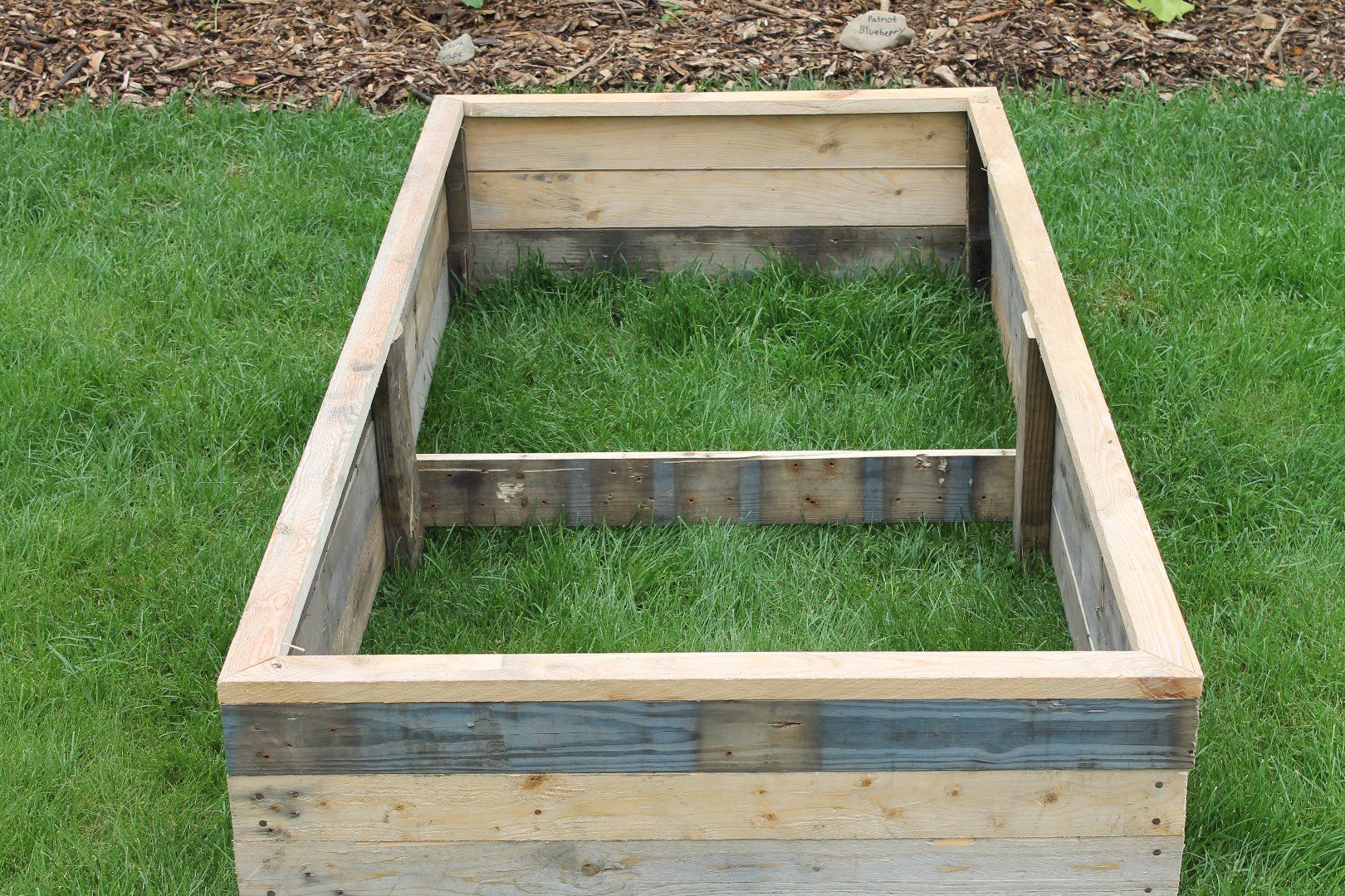 Free Pallet Raised Bed Garden : 10 Steps (with Pictures) - Instructables