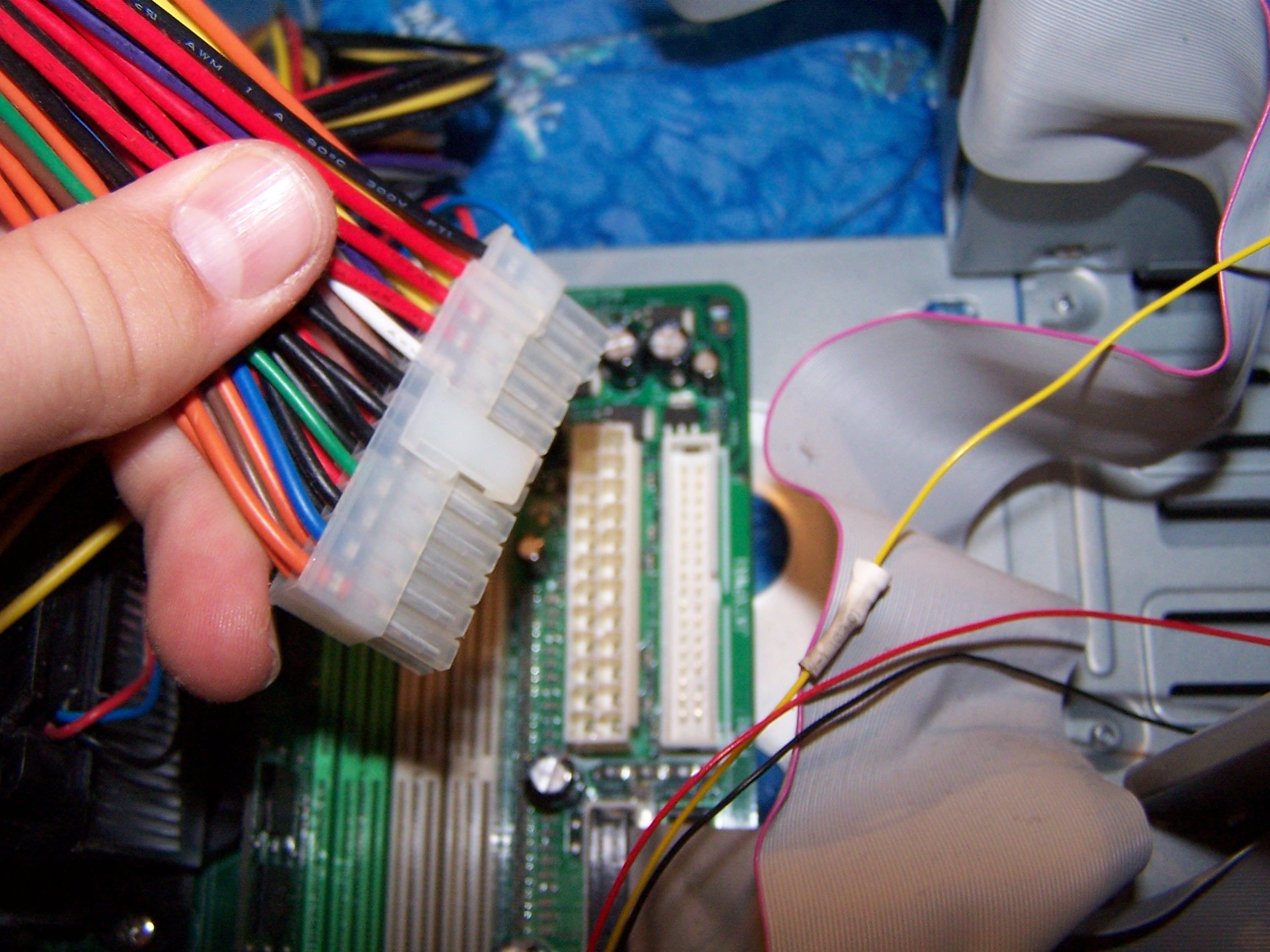 How to Build a Custom PC: the Complete N0ob's Guide to Building a ...