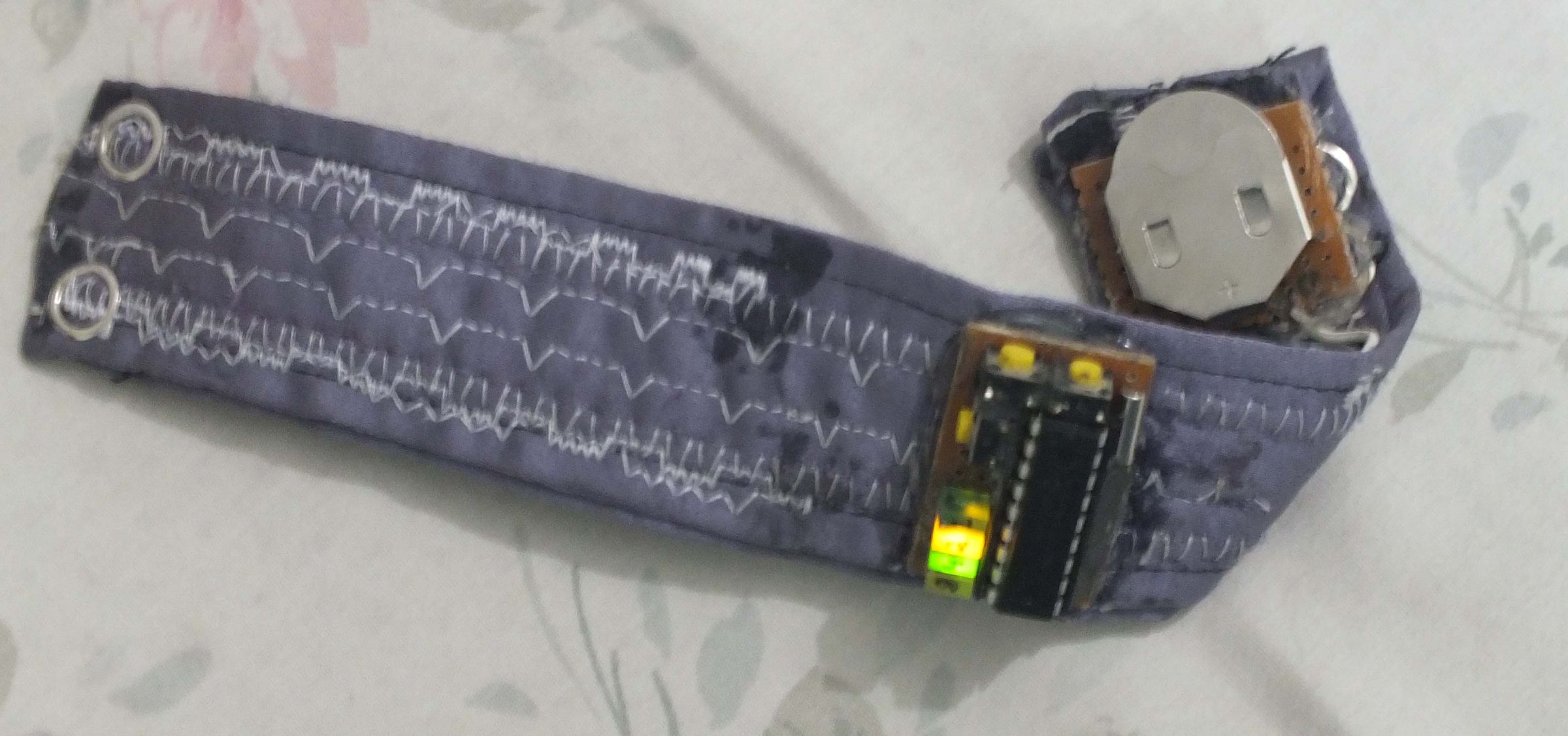 Smallest Binary Clock : 3 Steps - Instructables