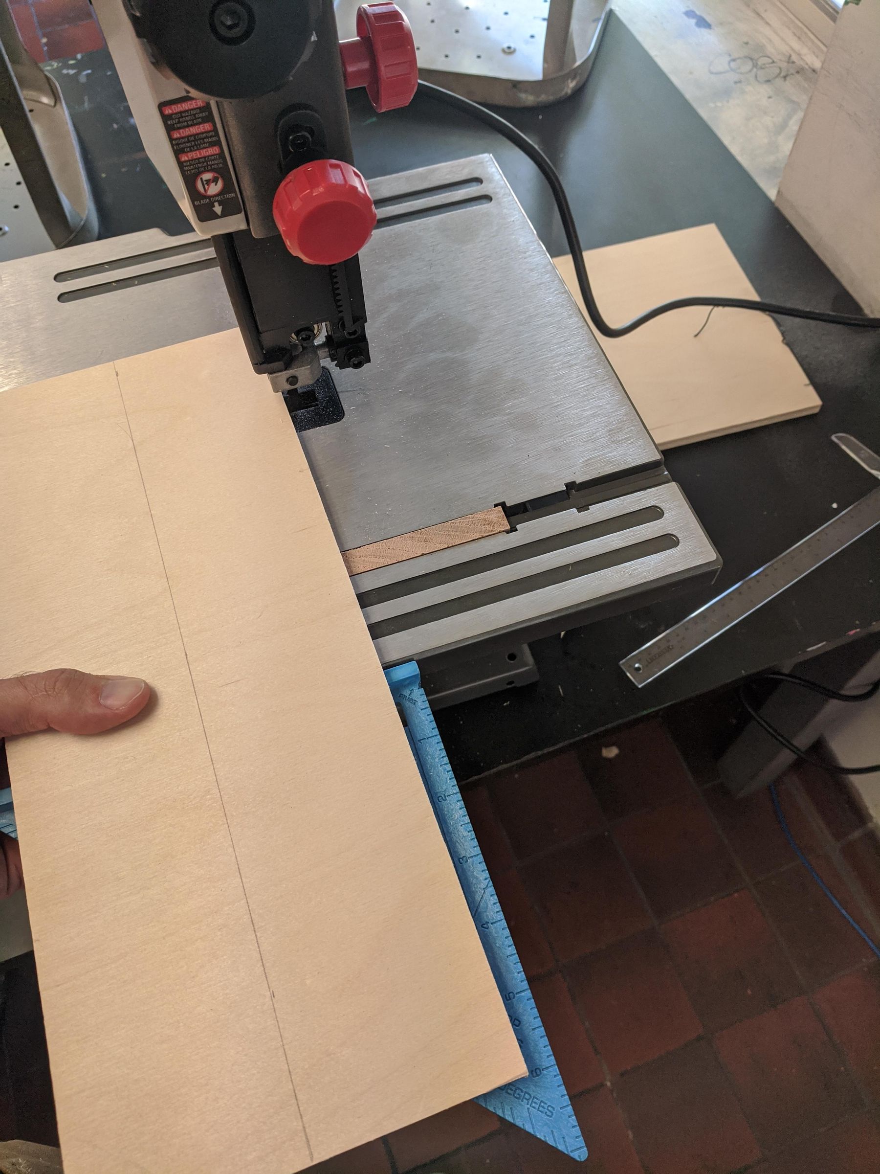 Bandsaw Circle-Cutting Jig (Super Quick and Rough) : 6 Steps (with ...