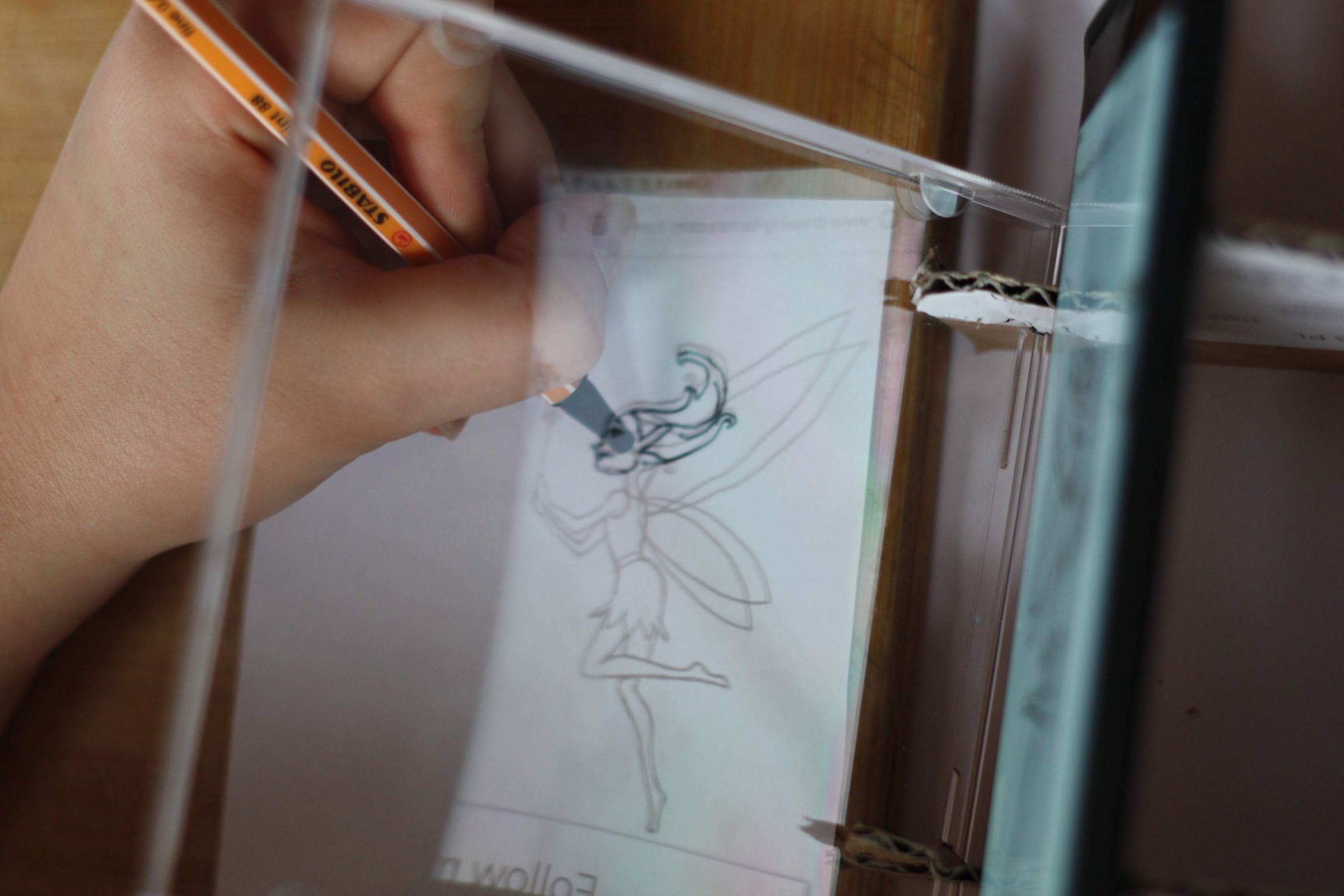 Cardboard Stand for Easy Drawing With Phone : 4 Steps (with Pictures ...