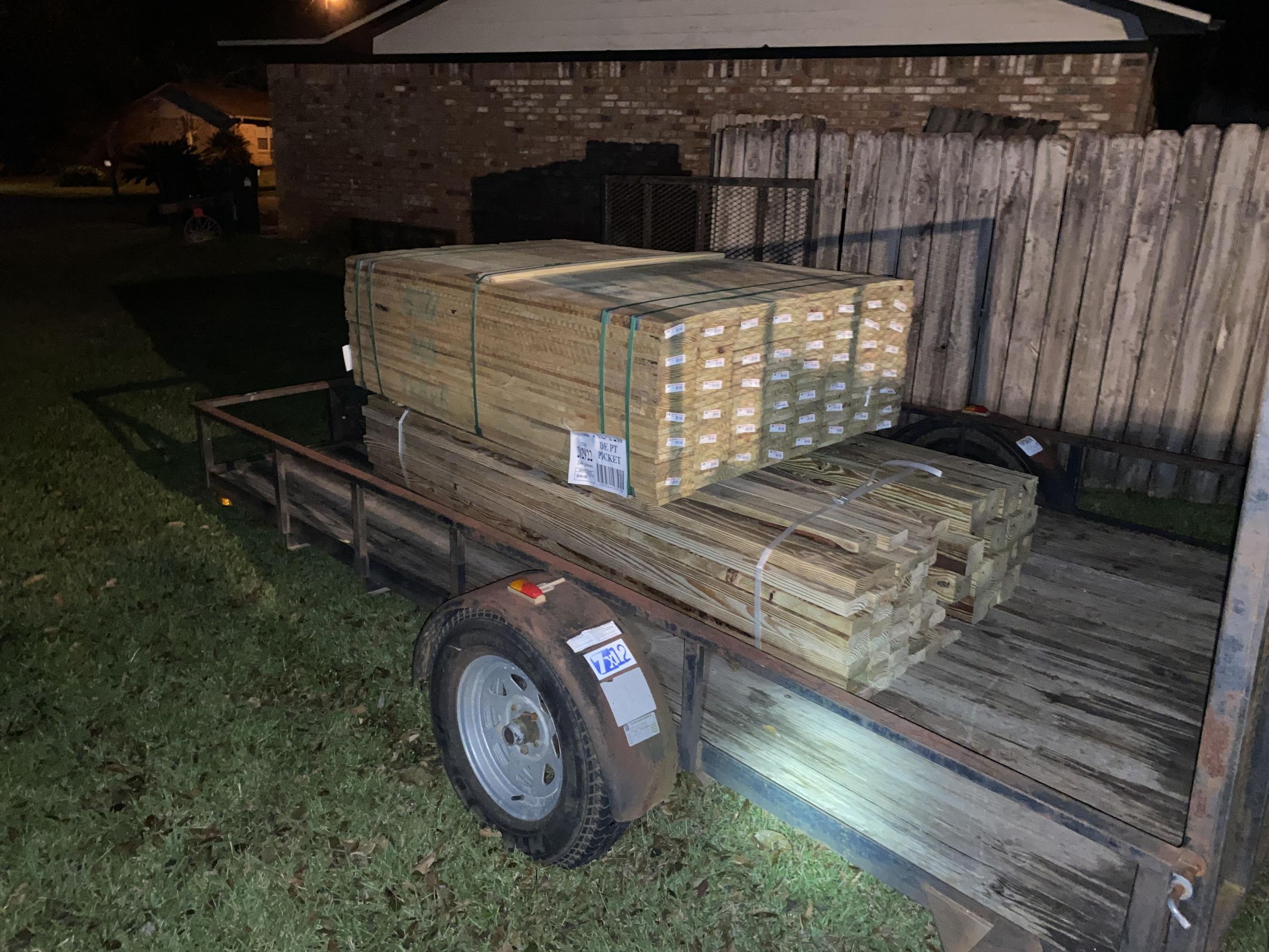 Build a Dog-Ear Fence From Scratch : 5 Steps (with Pictures ...