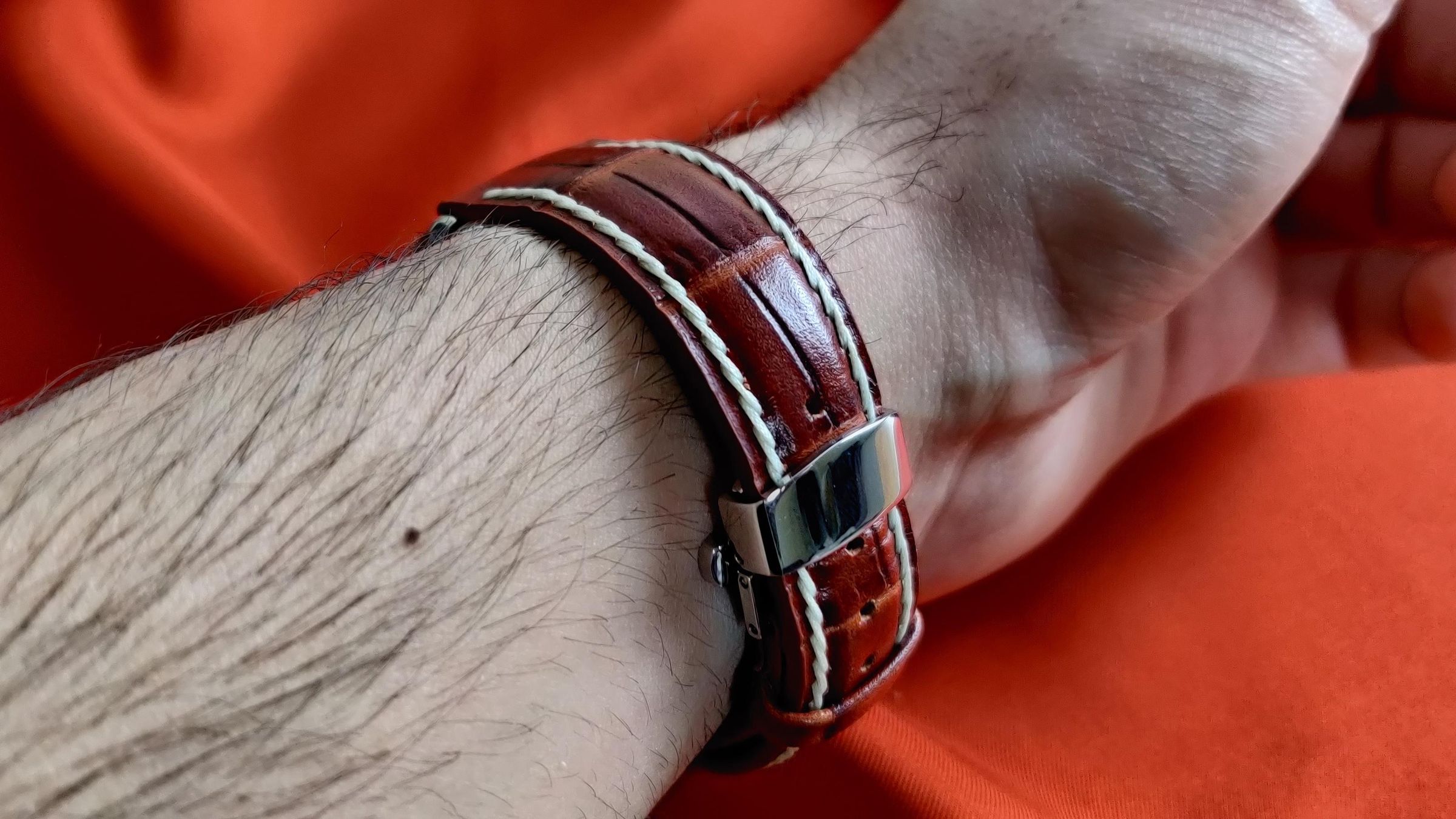 The Art of Luxury Leathercraft: Handcrafting a Leather Watch Strap : 25 ...