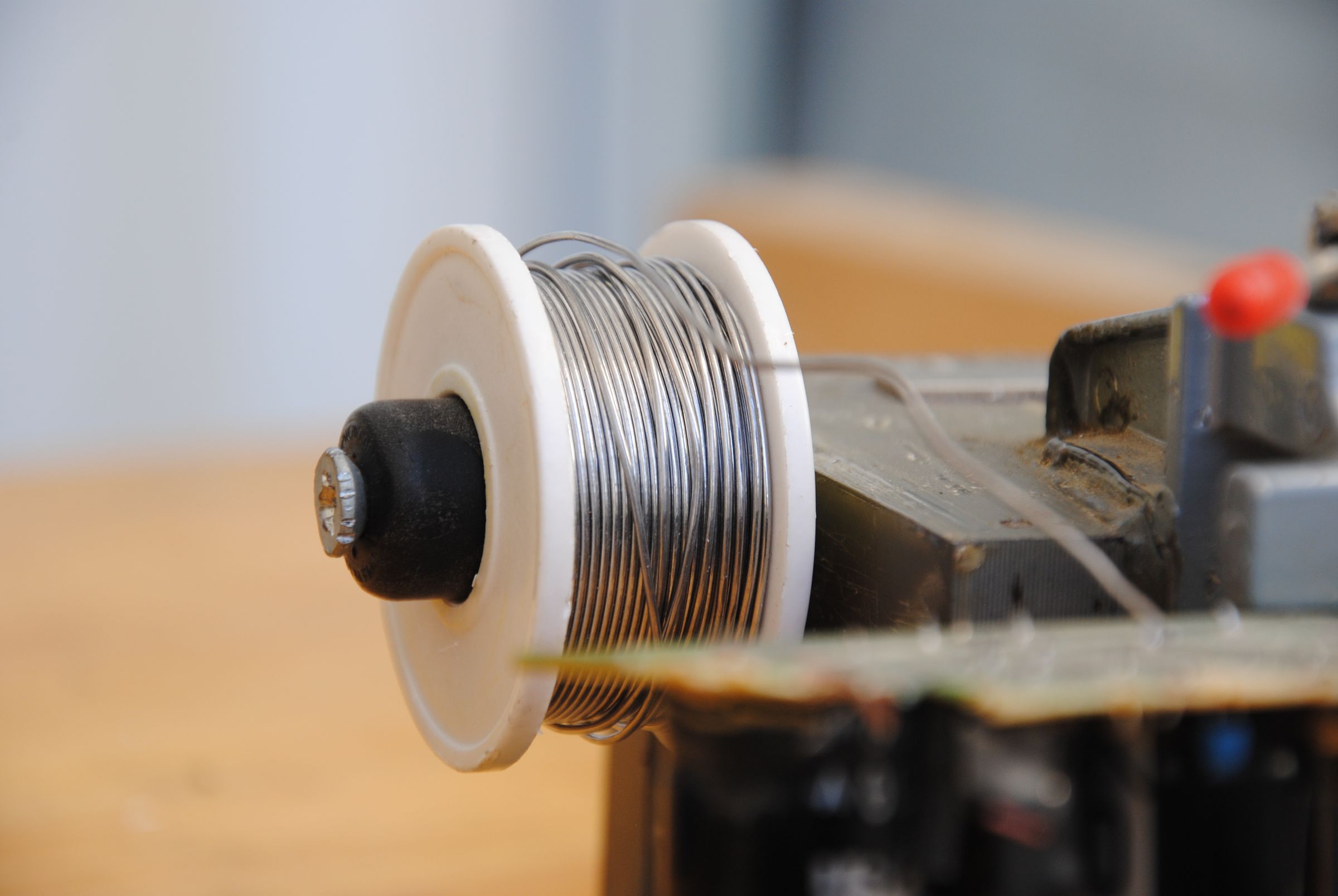 How to Desolder Electronic Components From Circuit Boards - 7 Tips ...