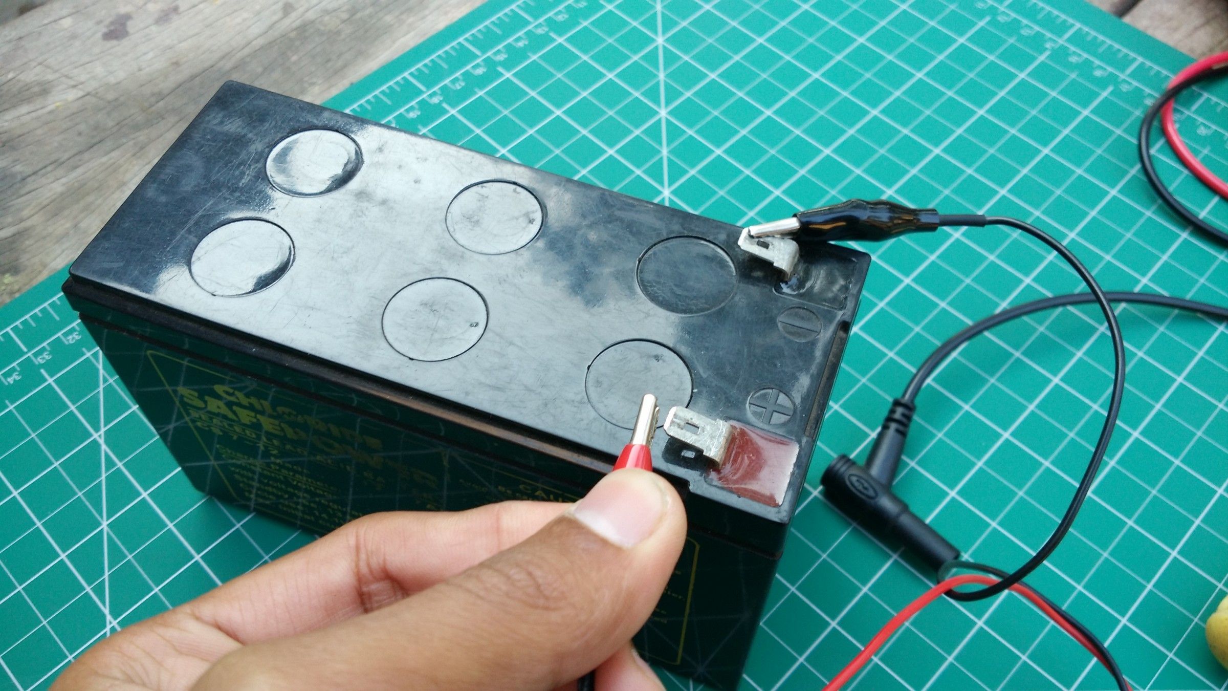 How to Make a 12v Battery Charger : 5 Steps (with Pictures) - Instructables