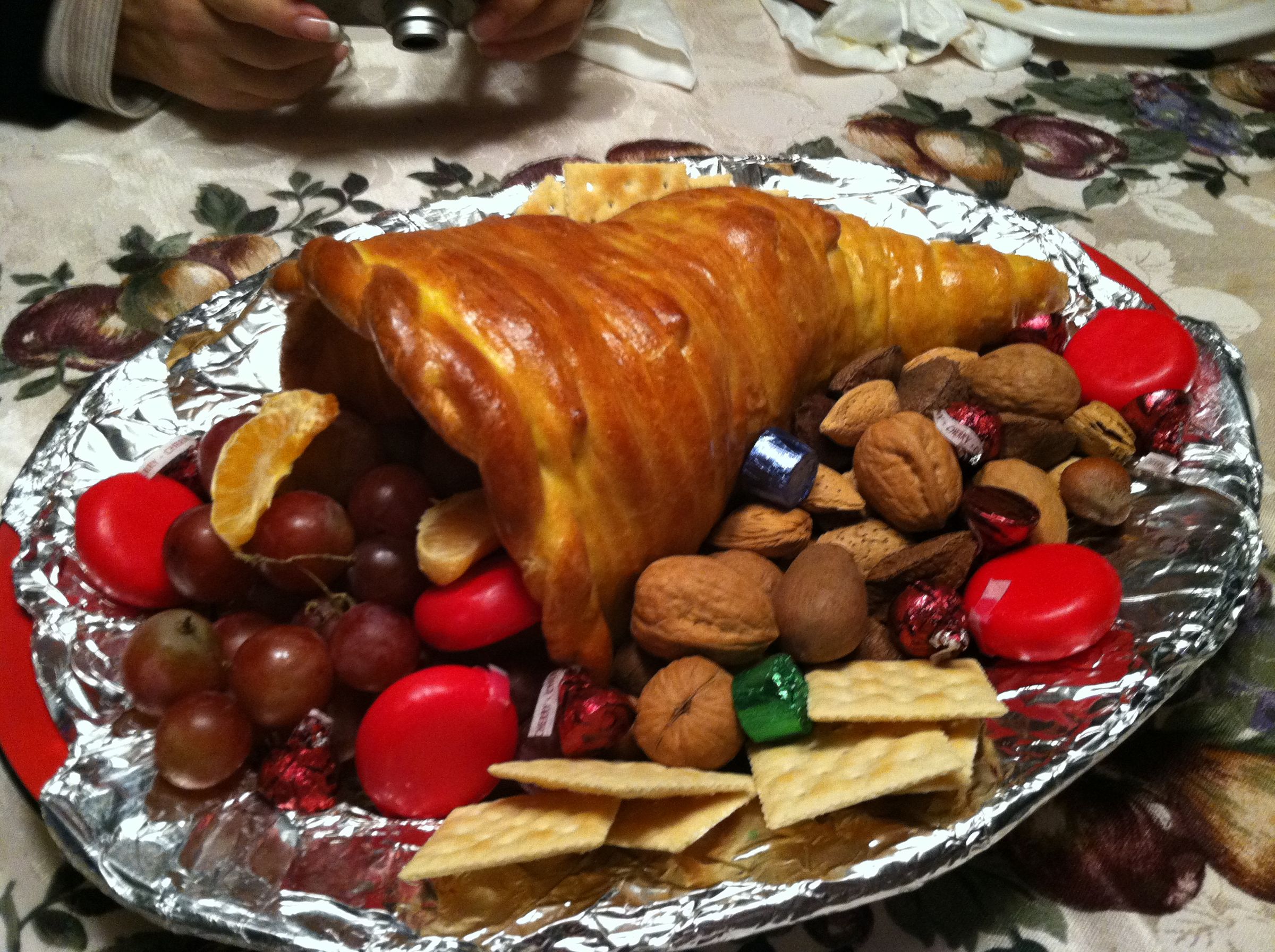 Bread Cornucopia Thanksgiving Centerpiece : 5 Steps (with Pictures ...
