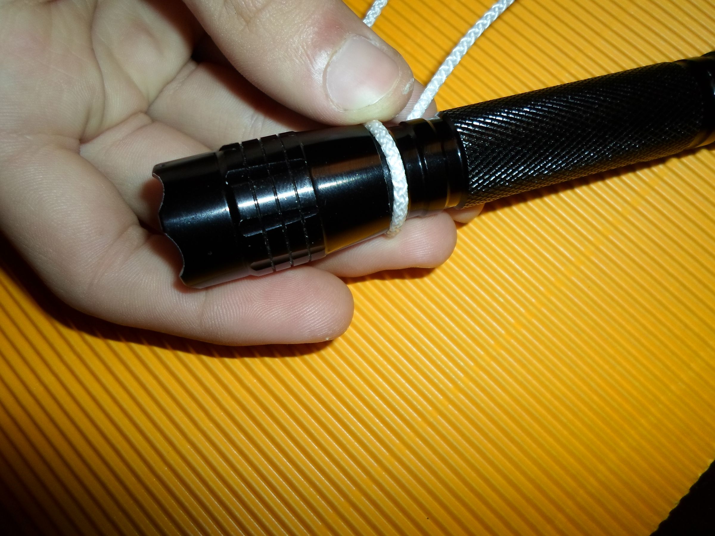 Flashlight Paracord Strap - Instructables