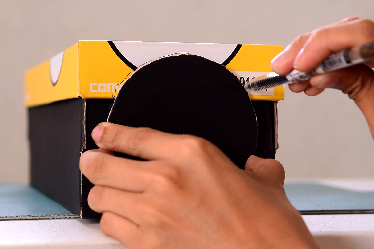 Build a Smartphone Projector With a Shoebox : 17 Steps (with Pictures ...