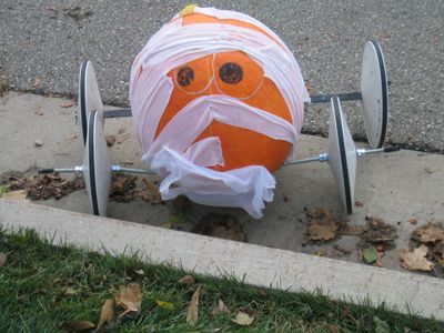 How to Build a PUMPKIN RACER With Two Parallel Independent Axles : 9 ...