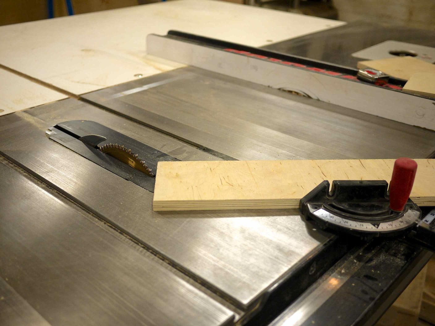 Tall Bandsaw Resaw Fence - Made at Techshop : 5 Steps - Instructables