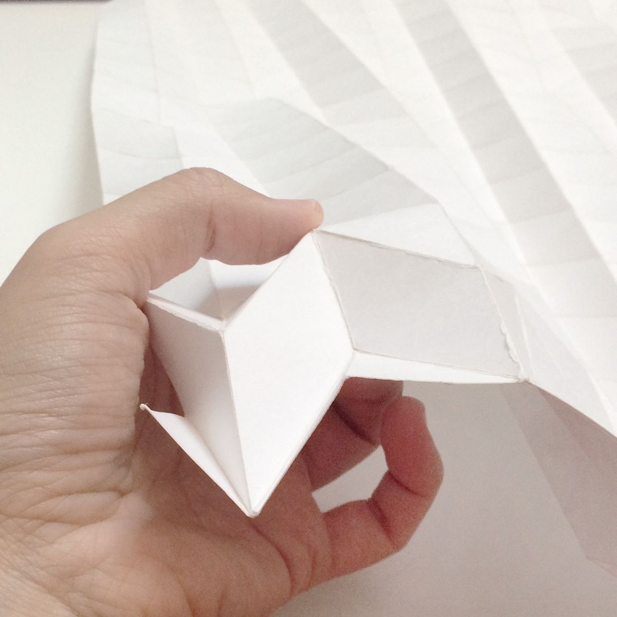 Paper Mold Origami Fabrics 2 - V Grid : 9 Steps - Instructables