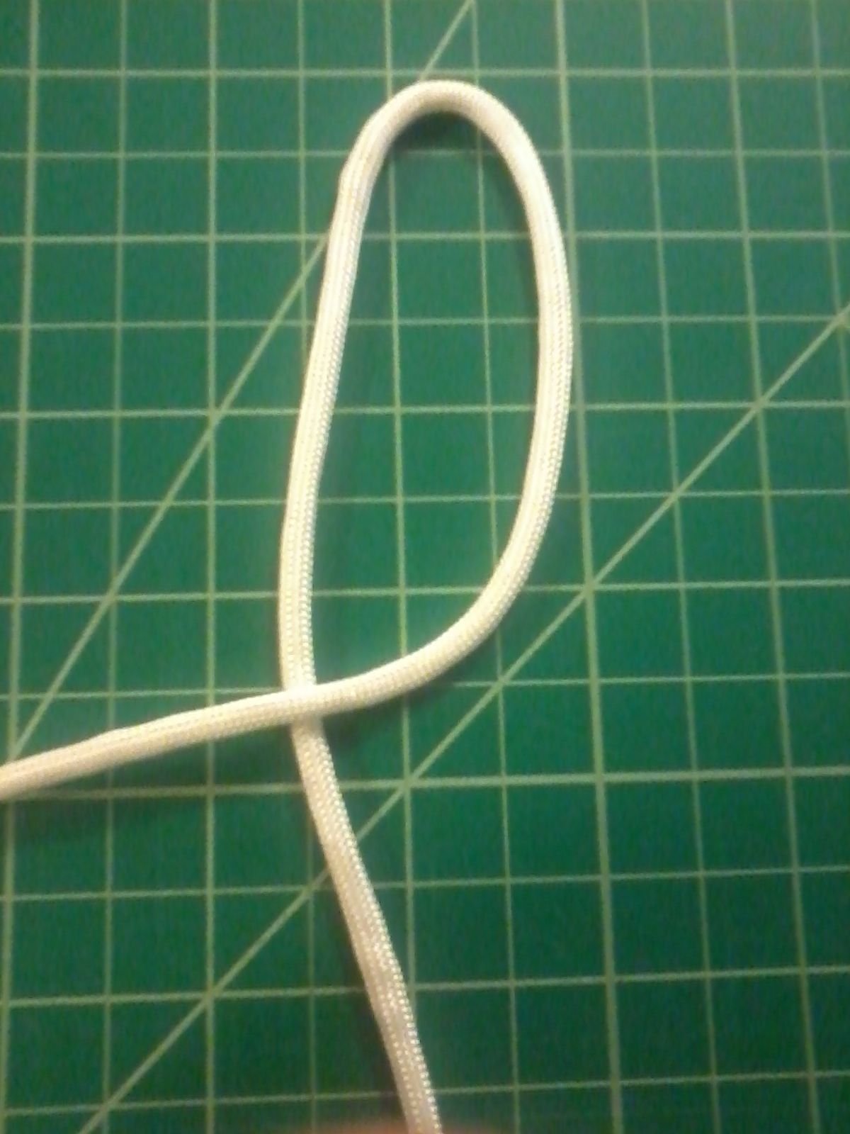 Paracord Cross-Knot Cross : 12 Steps - Instructables