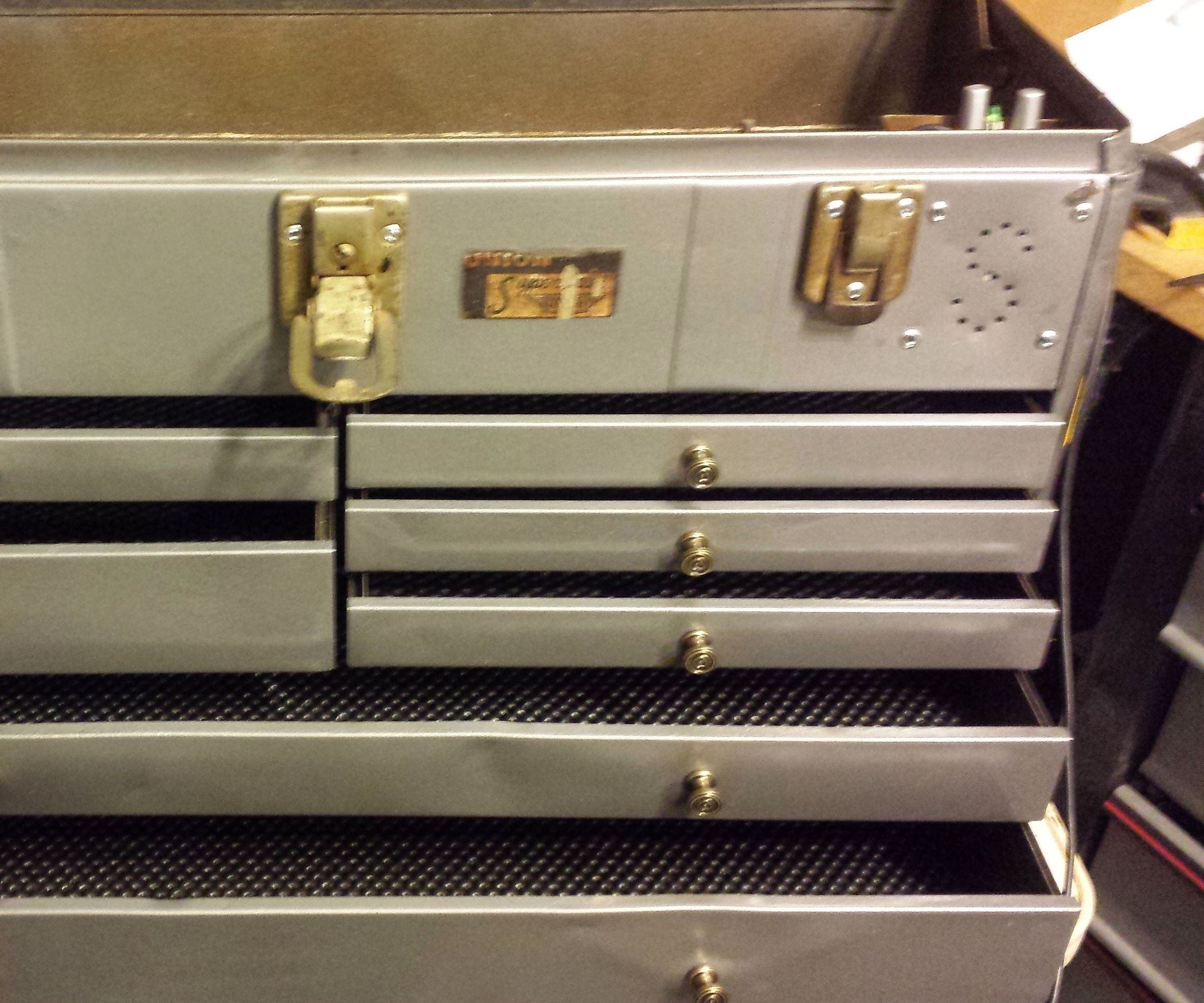 Toolbox Restoration and Retrofit : 6 Steps - Instructables
