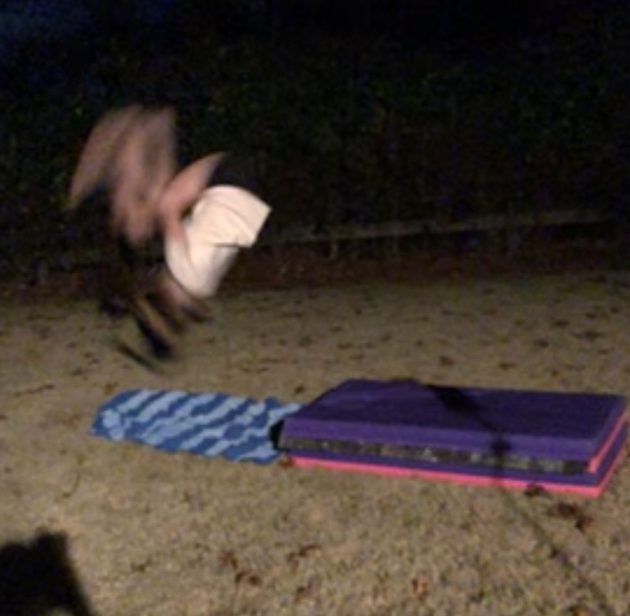 How to Do a Back Tuck : 10 Steps - Instructables