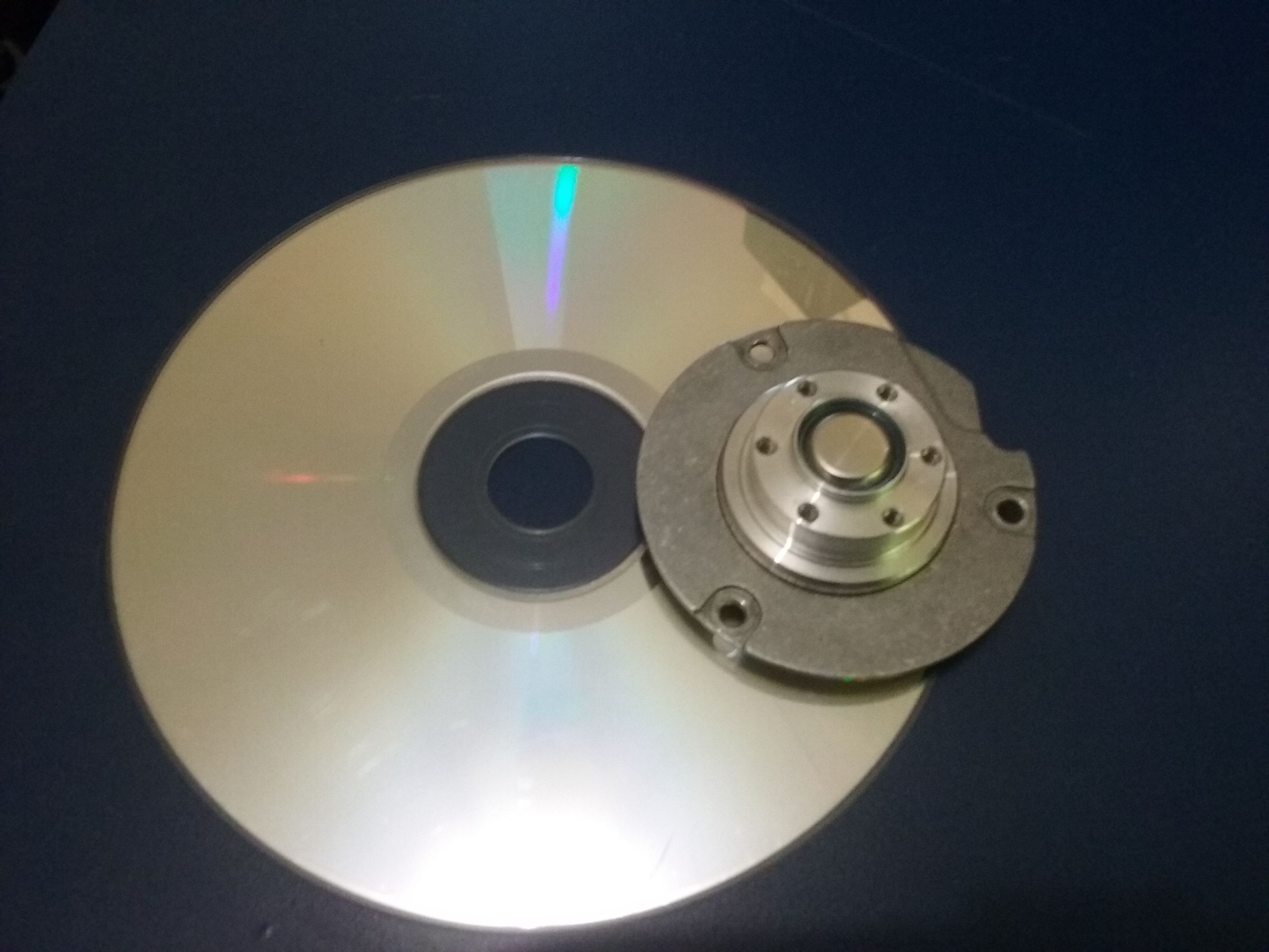 Lazy Susan With Old CDs and a HDD Motor : 11 Steps (with Pictures ...