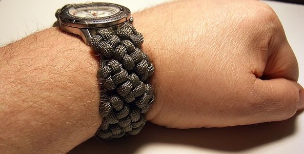 Cross Knot Paracord Lanyard : 13 Steps (with Pictures) - Instructables