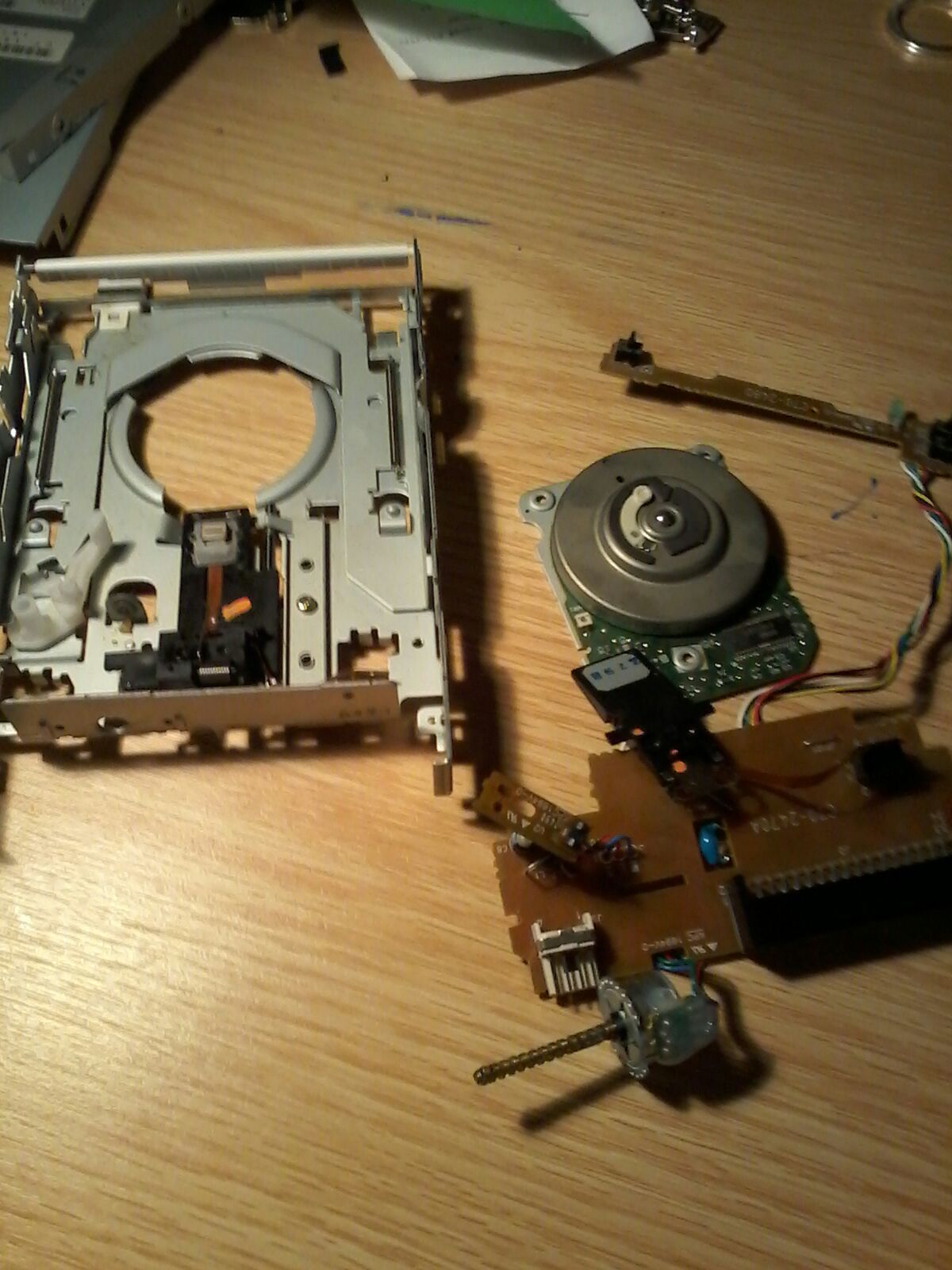 Taking Apart a Floppy Disk Drive : 16 Steps (with Pictures) - Instructables