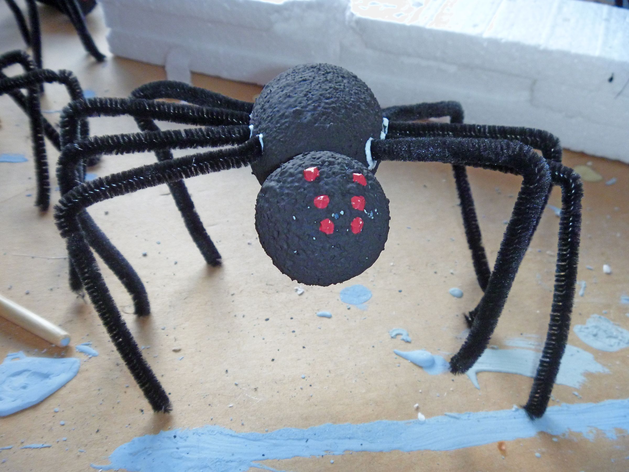 How to Make Spiders for Halloween : 6 Steps (with Pictures) - Instructables