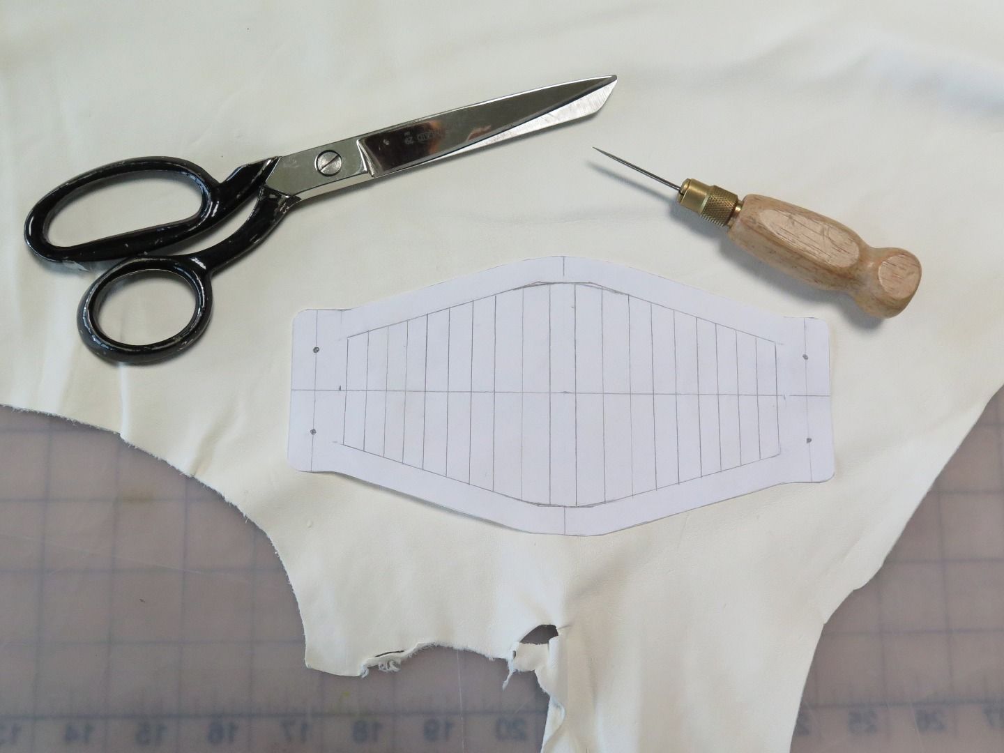 Leather Fish-Scale Cuffs : 9 Steps (with Pictures) - Instructables