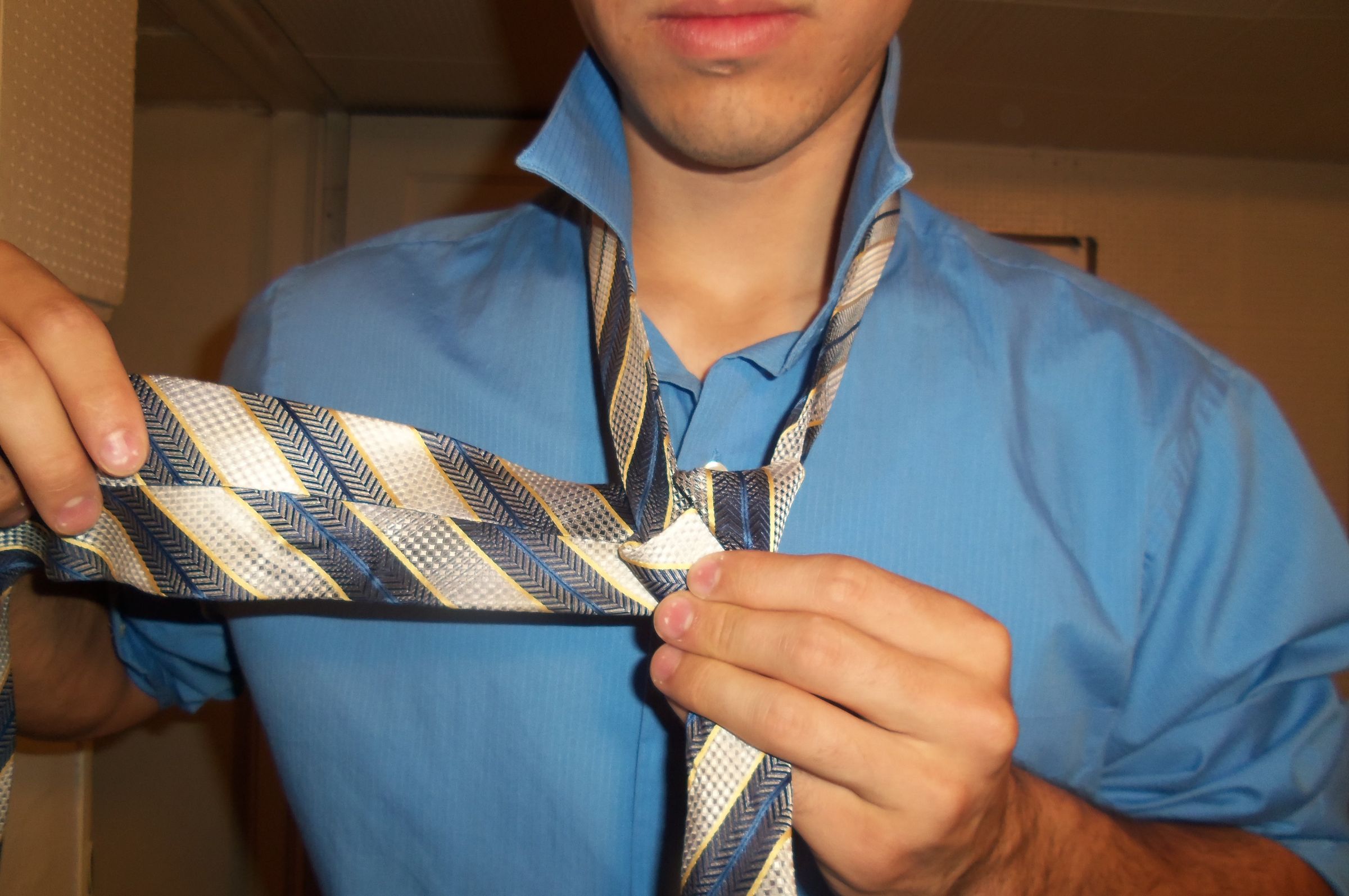 How to Tie a Tie (windsor Knot) : 9 Steps (with Pictures) - Instructables