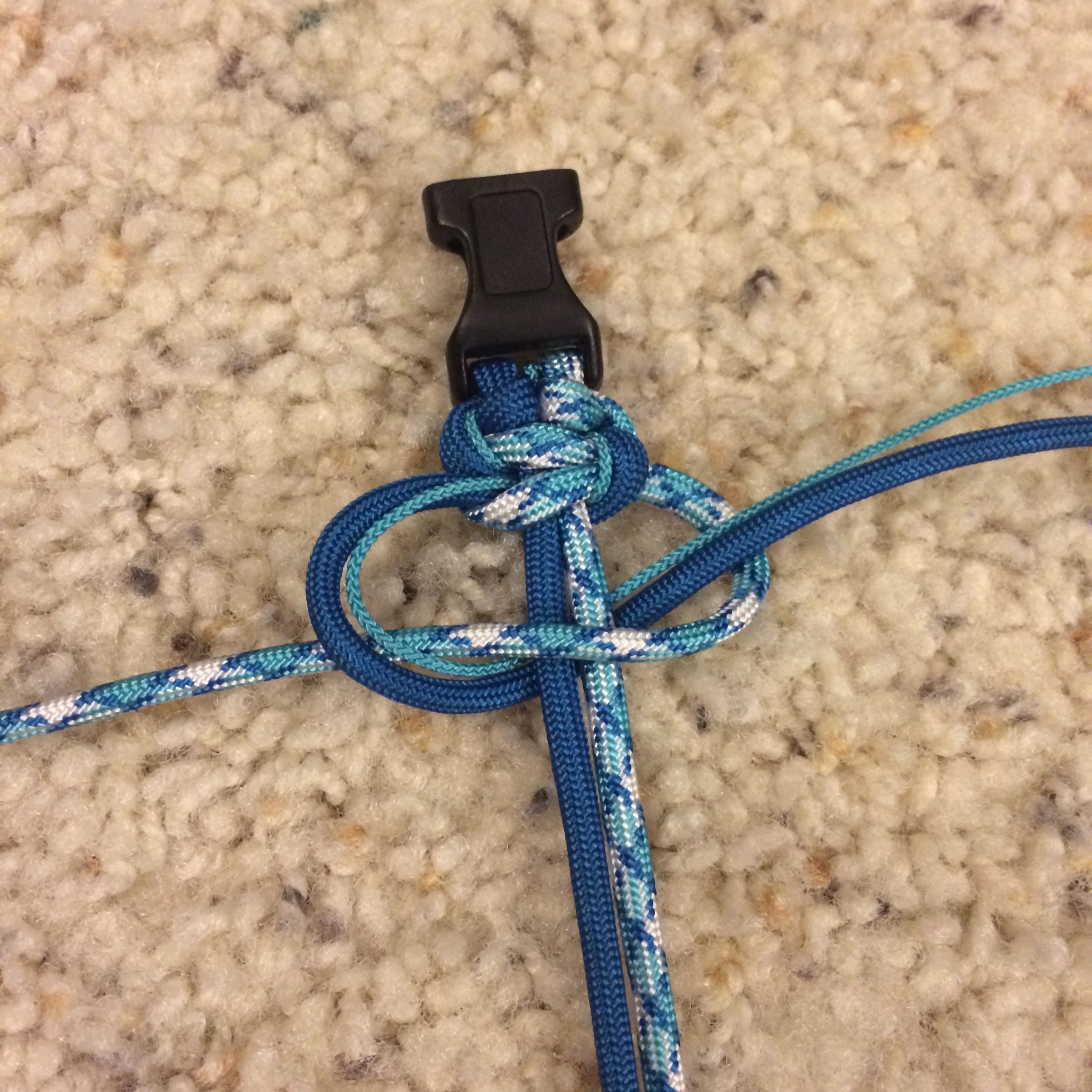 Paracord Bracelet Instructions : 6 Steps - Instructables