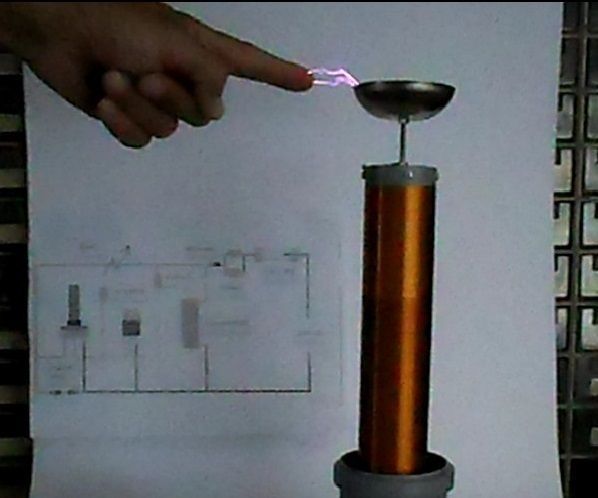 DIY Simple 220v One Transistor Tesla Coil : 3 Steps - Instructables