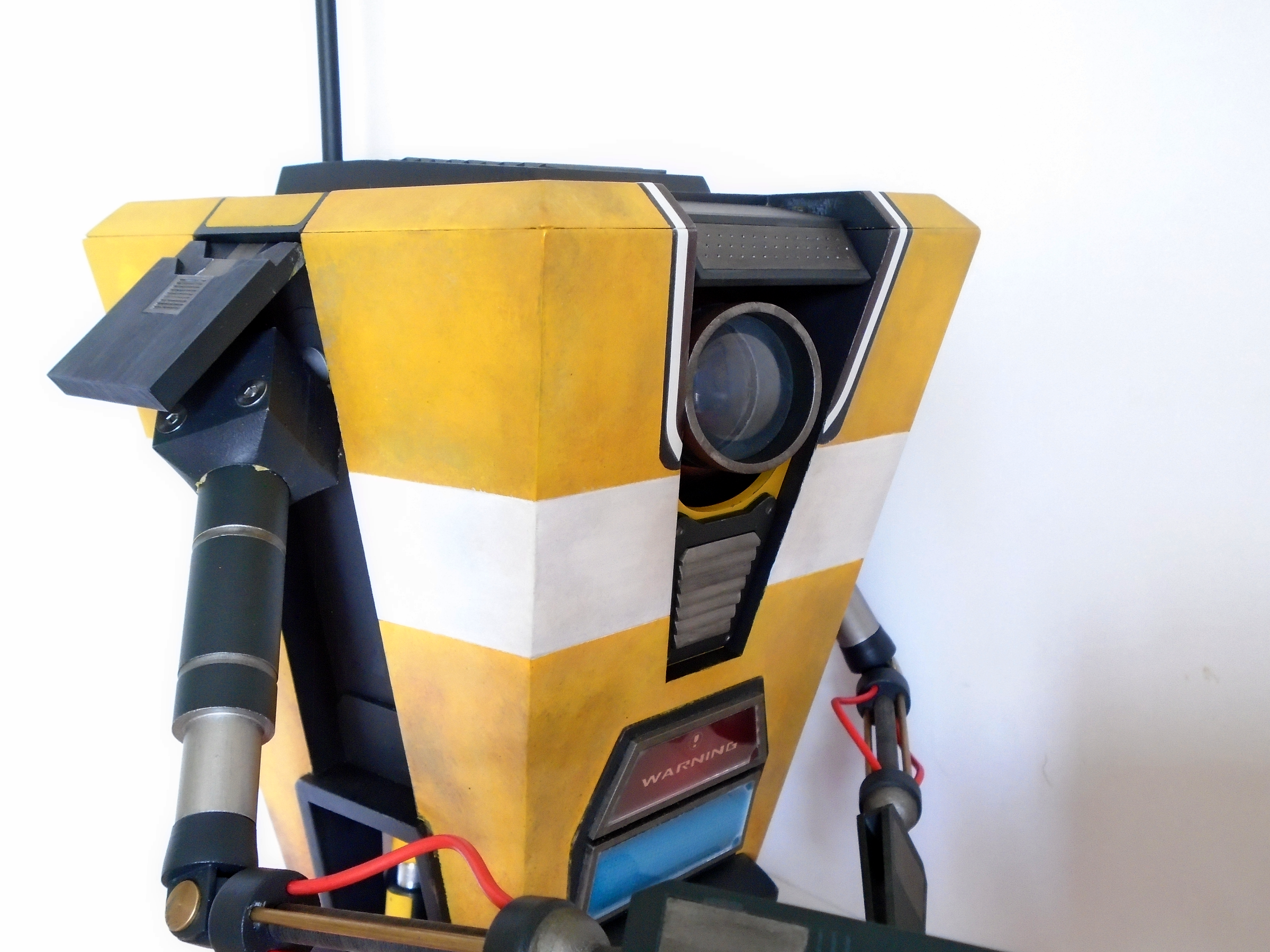 Borderlands 2: Posable Claptrap Model : 17 Steps (with Pictures ...