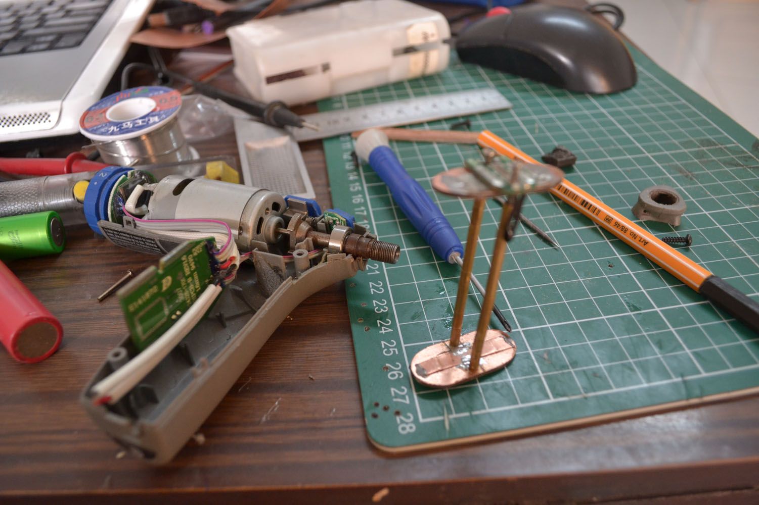 Replacing the Batteries on a Dremel Stylus : 8 Steps - Instructables
