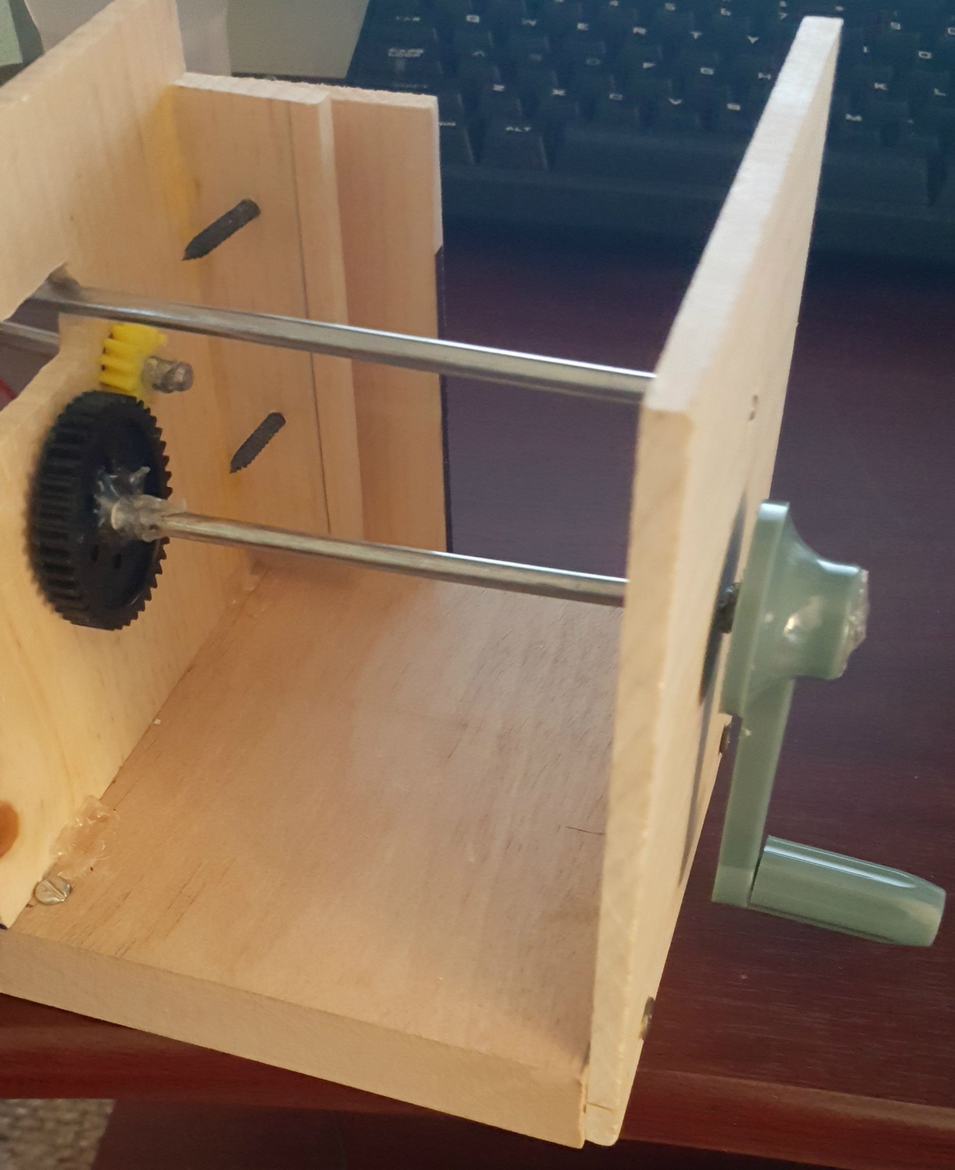 Hand Crank Generator : 14 Steps (with Pictures) - Instructables