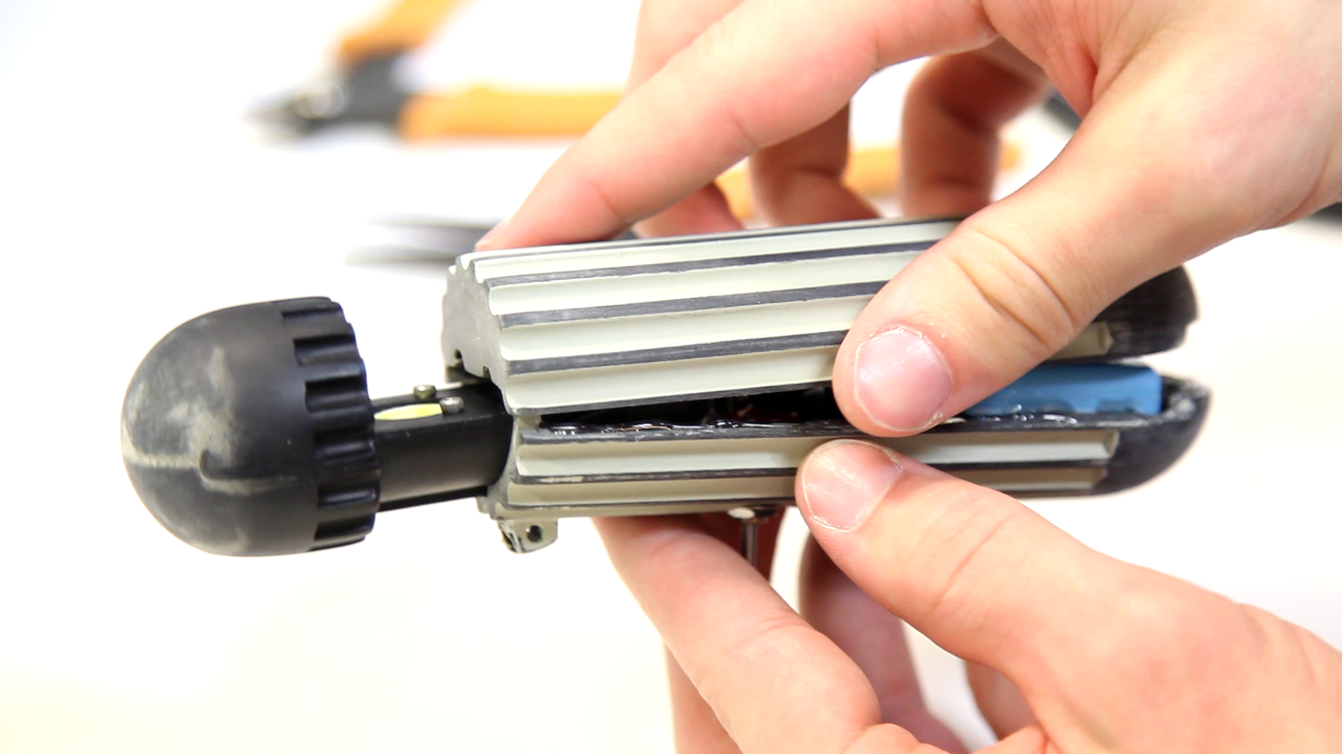 "Worlds Simplest" Neuralizer-build (Men in Black Memory Eraser) : 10 ...