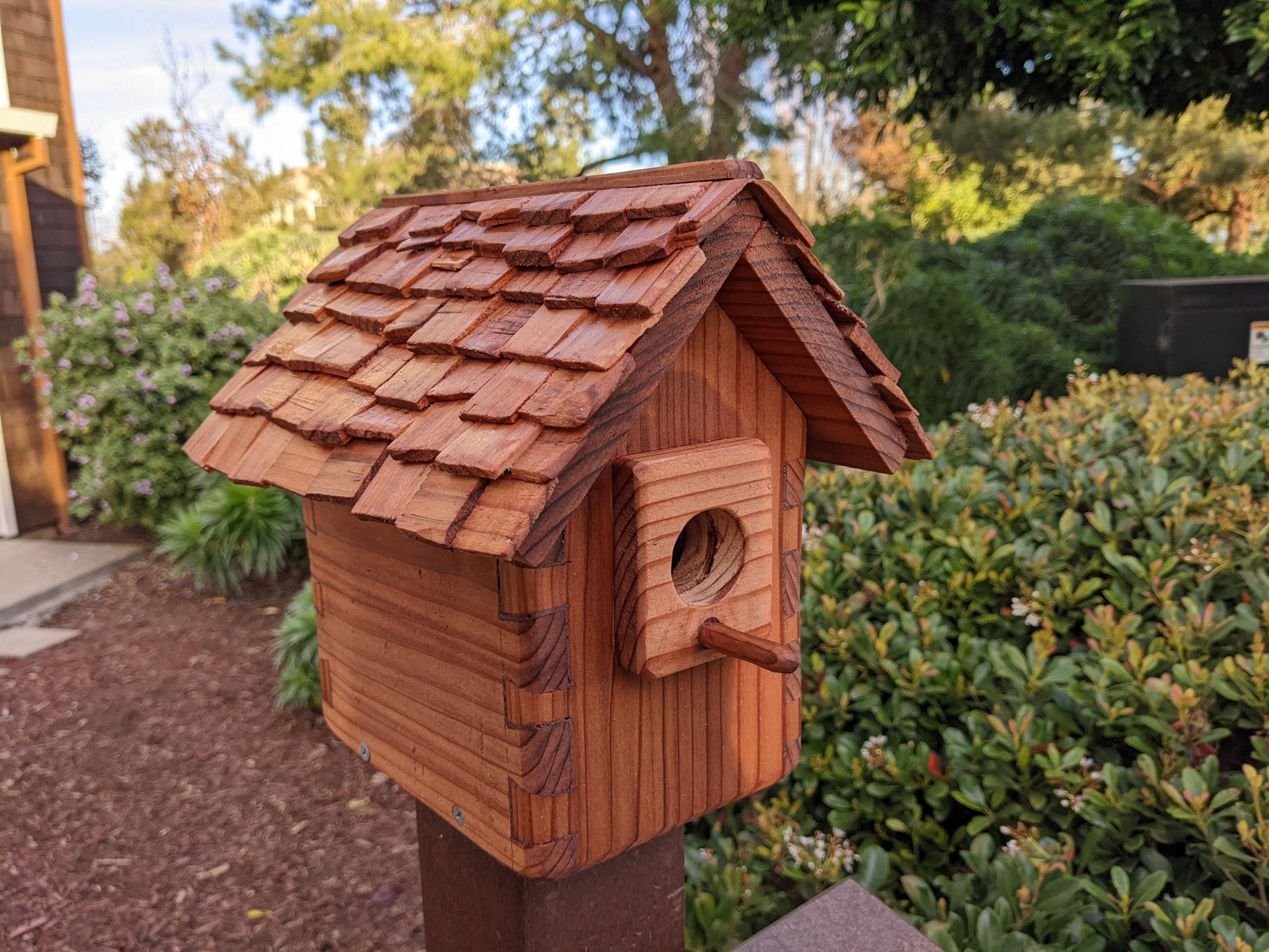 Entire Dovetailed Birdhouse From One Board : 15 Steps (with Pictures ...