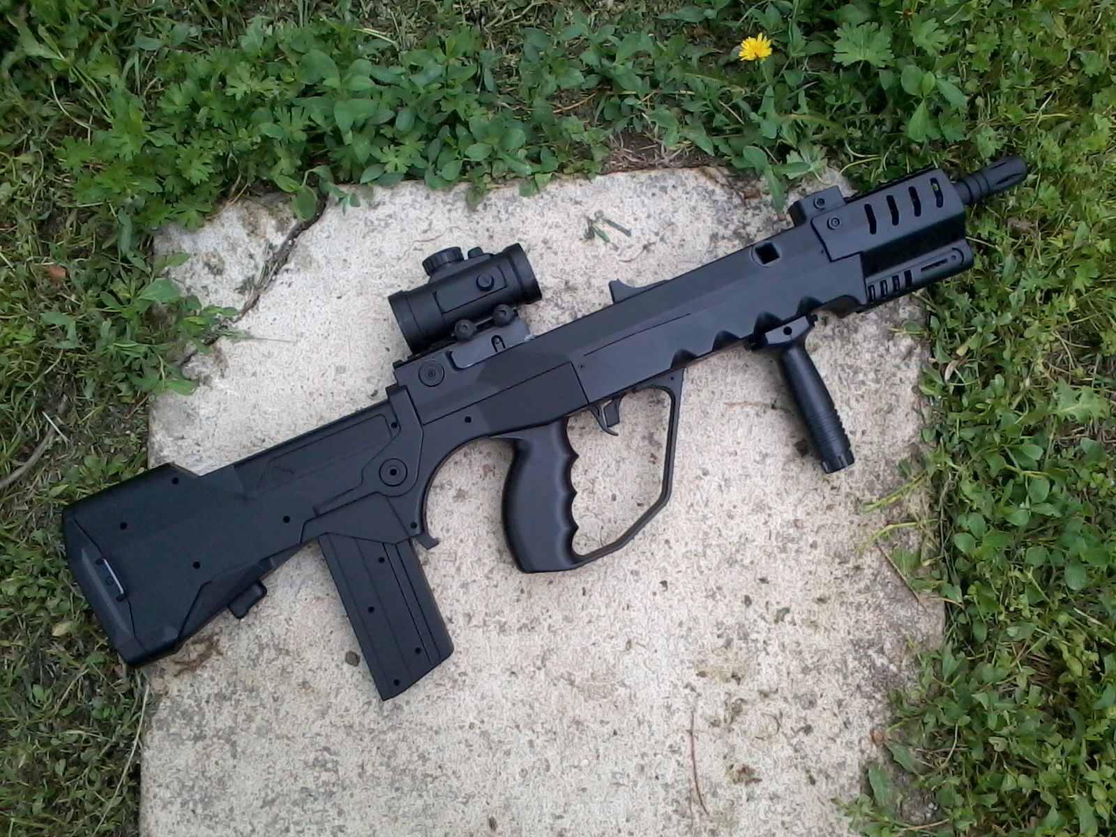 Airsoft FAMAS Custom (SMR Build From Black Ops) : 8 Steps - Instructables