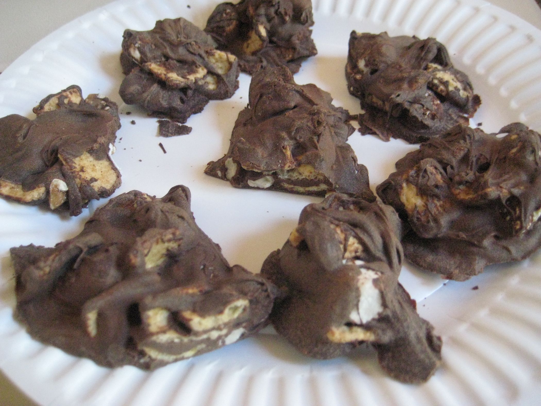 Chocolate & Marshmallow Toast Crunch Clusters With Nuts!!! : 3 Steps ...