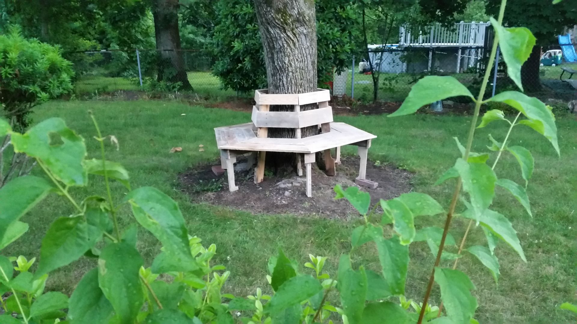 DIY Hexagonal Tree Bench From Wood Pallets - 100% Pallet Wood : 12 ...