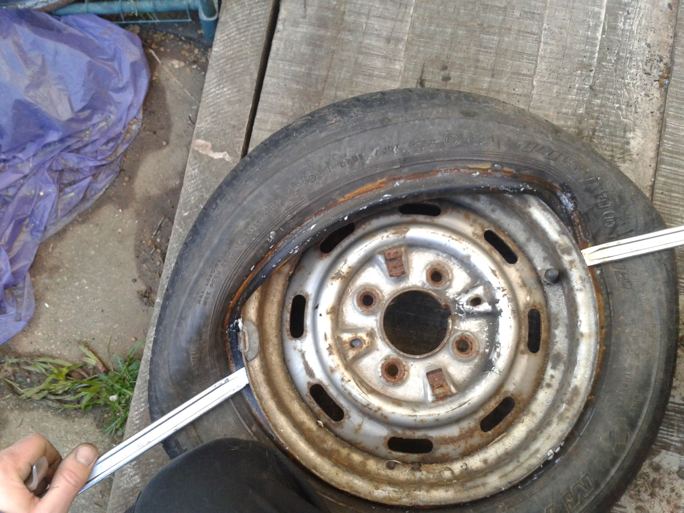 Tyre Bead Breaking, Removal & Fitting. : 6 Steps - Instructables