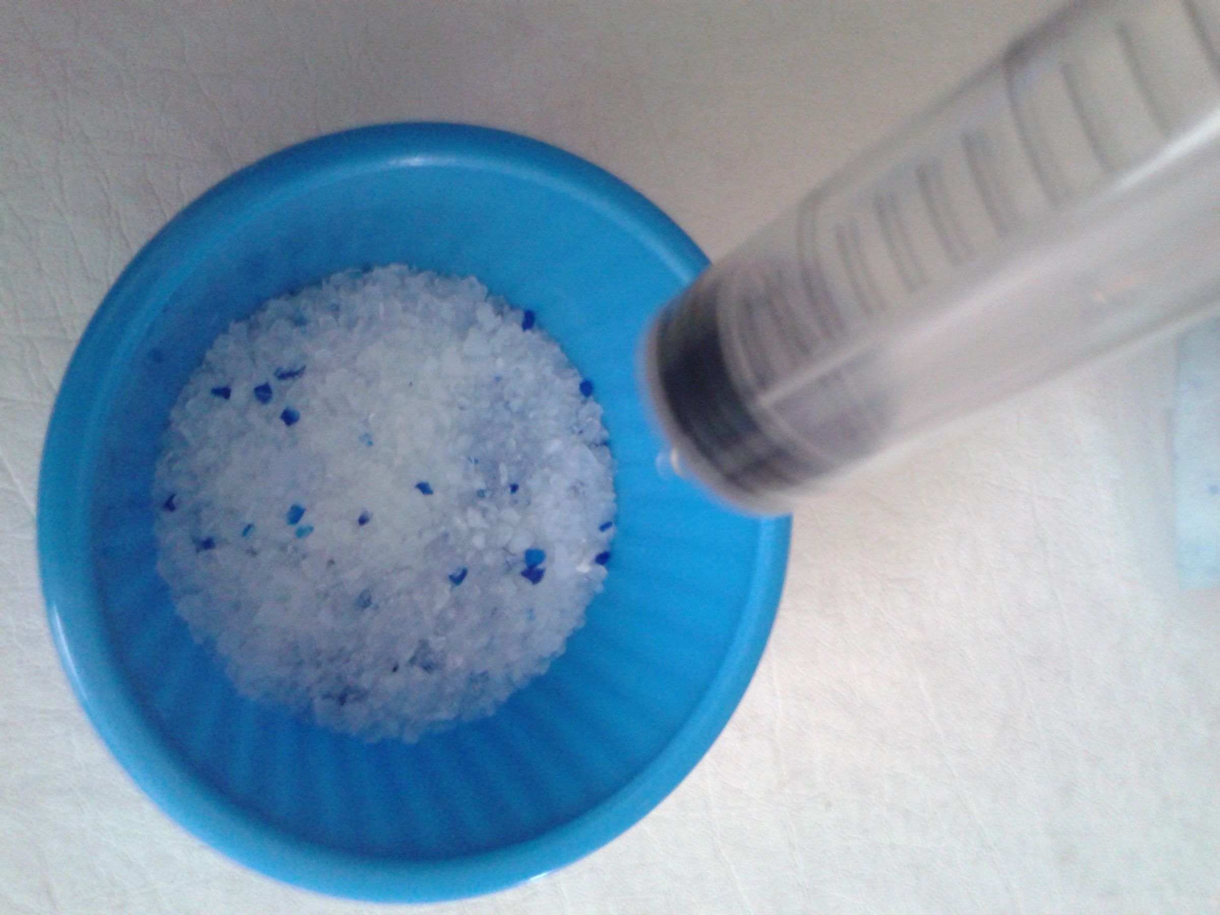 Inexpensive Desiccant : 5 Steps - Instructables