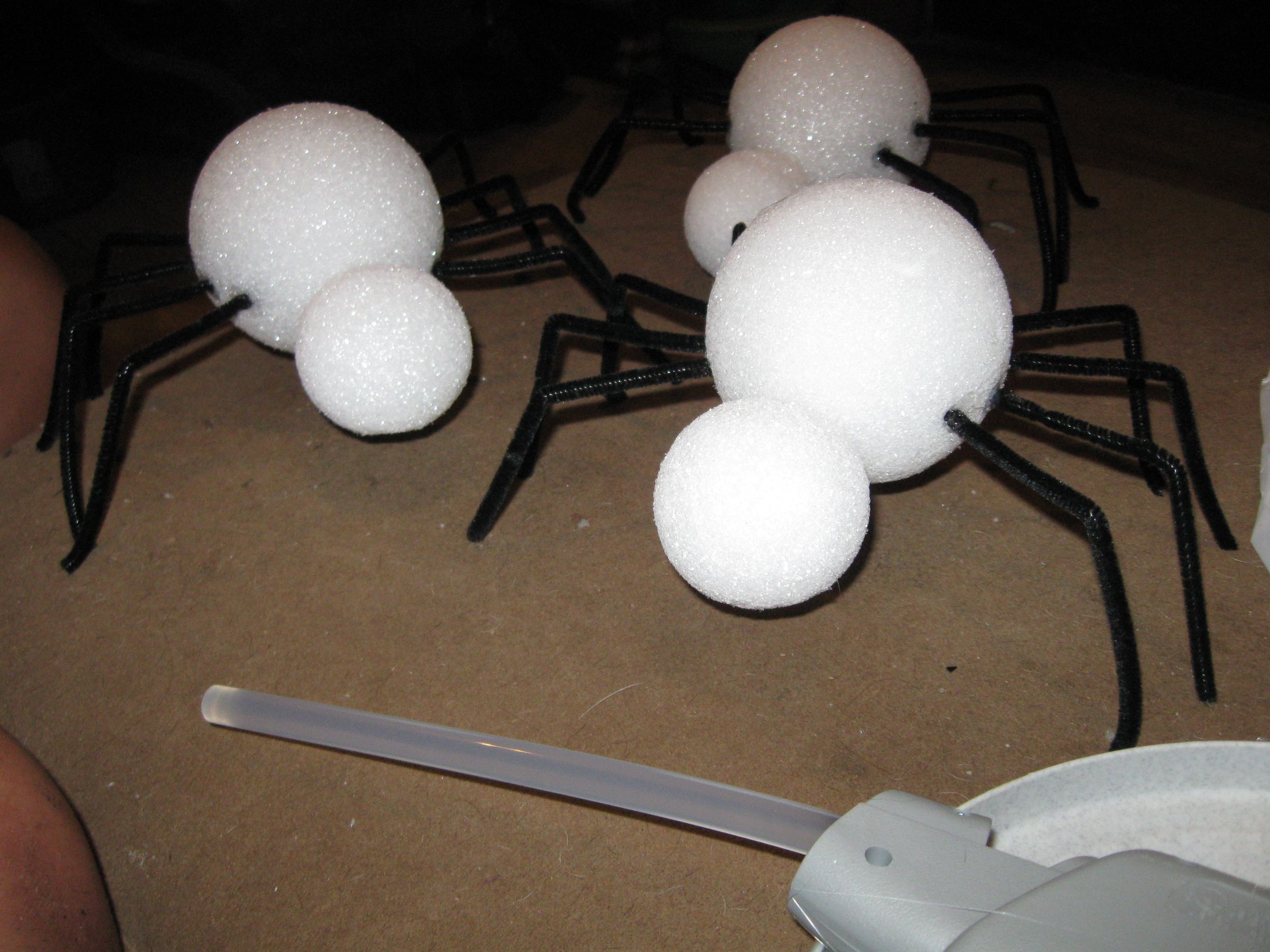 Medium Sized Spiders : 8 Steps - Instructables