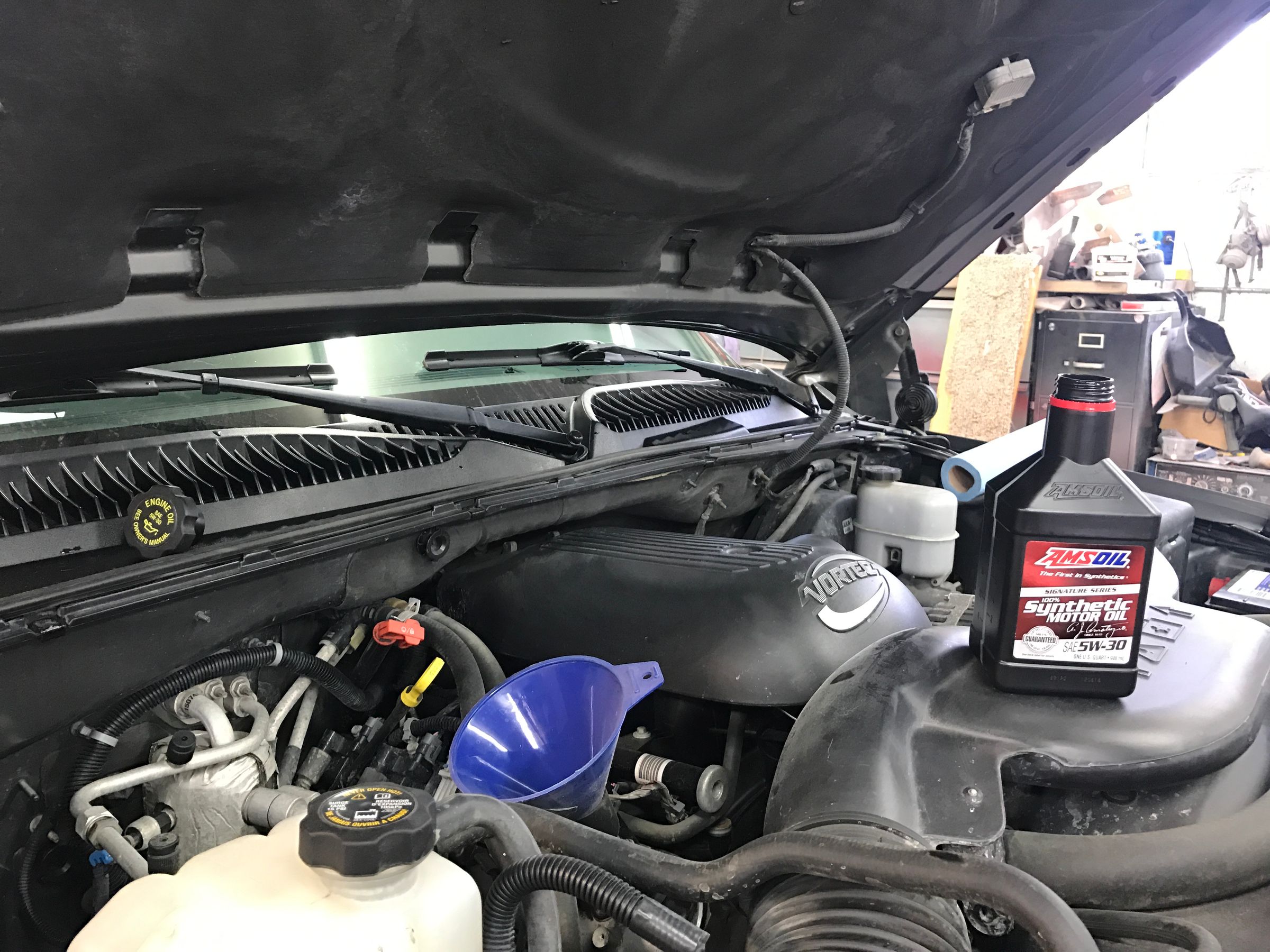 How to Perform an Oil Change : 8 Steps (with Pictures) - Instructables