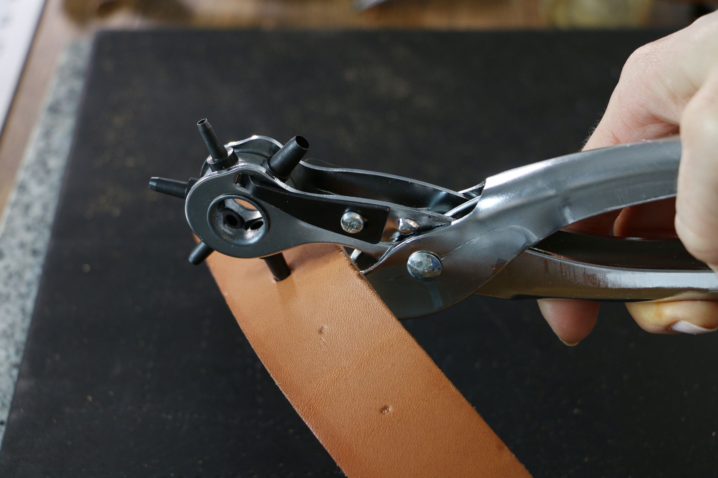 How to Make a Leather Belt - DIY : 8 Steps (with Pictures) - Instructables