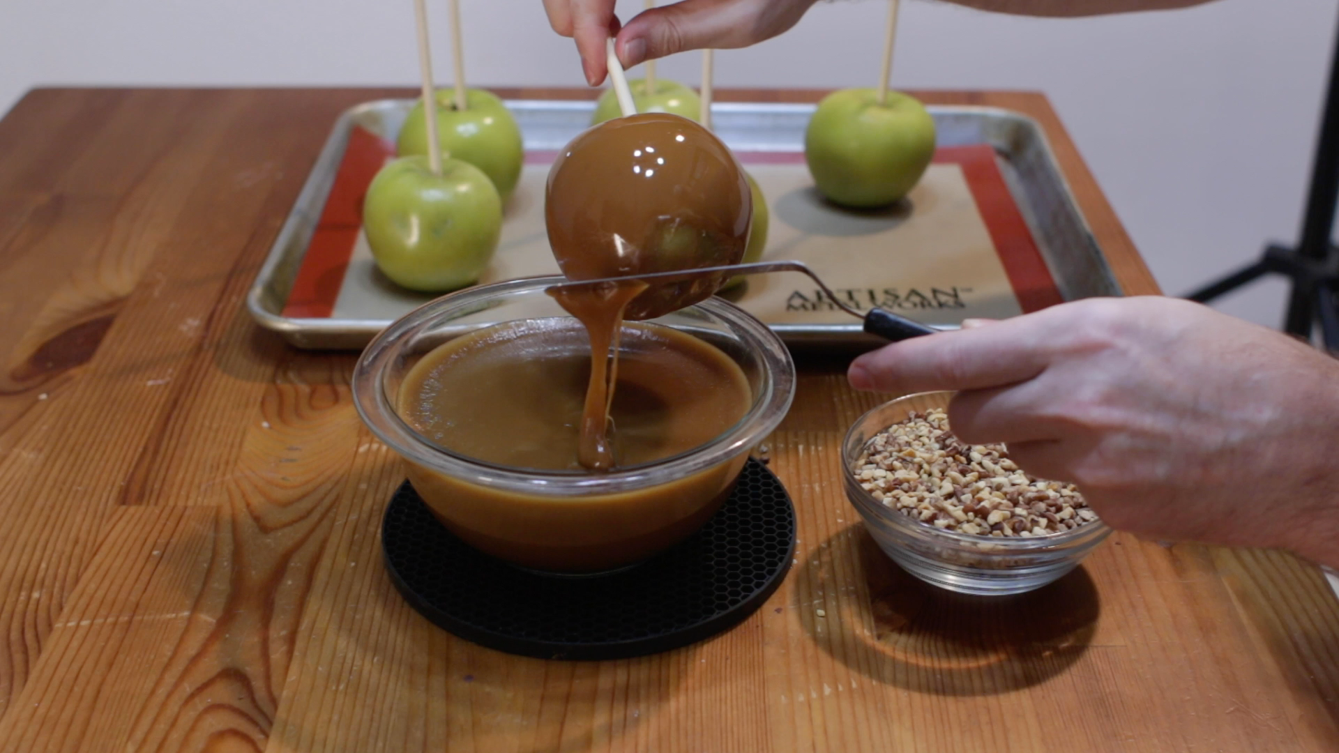 Easy Homemade Caramel Apples : 8 Steps (with Pictures) - Instructables
