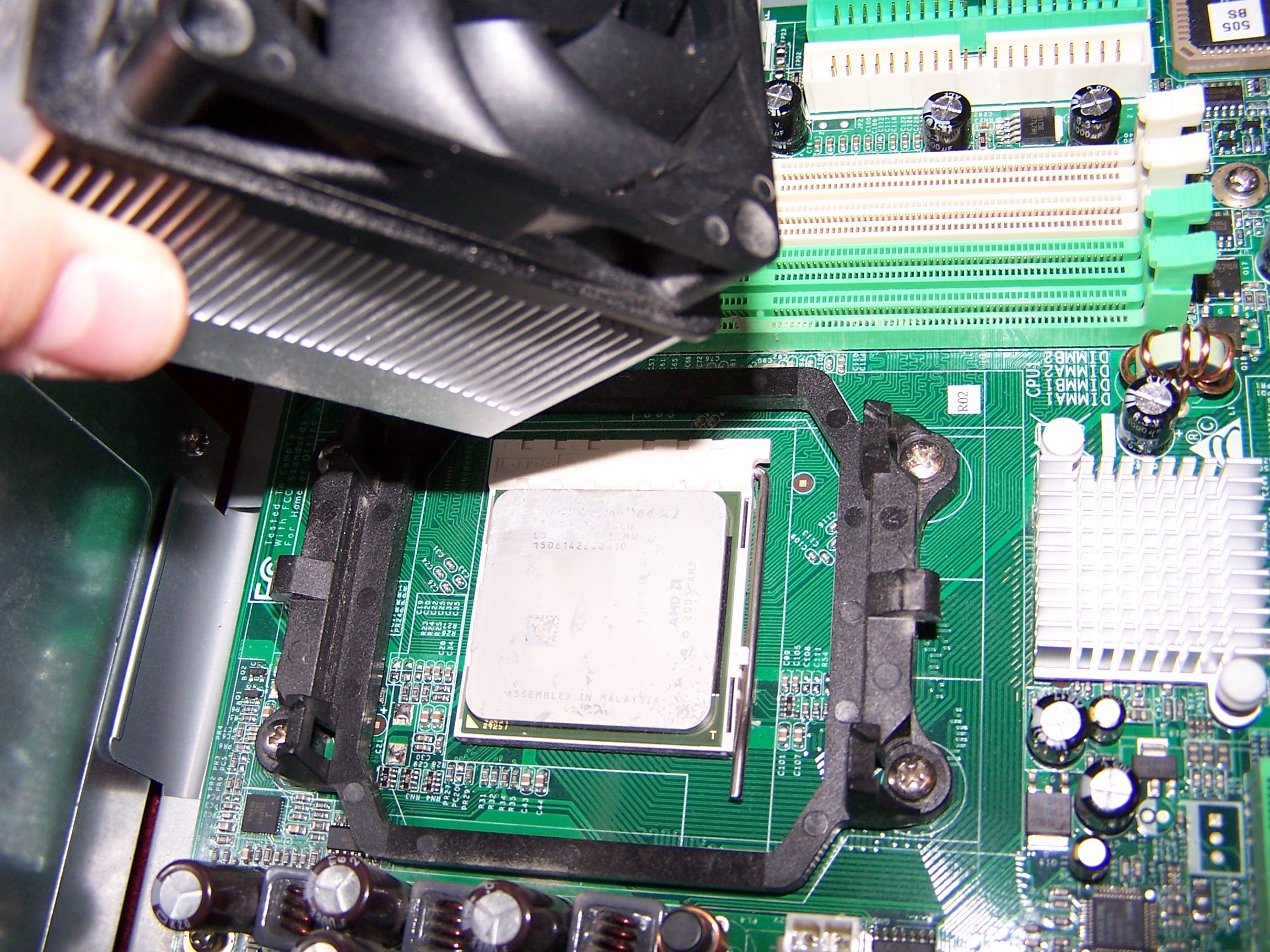 How to Build a Custom PC: the Complete N0ob's Guide to Building a ...