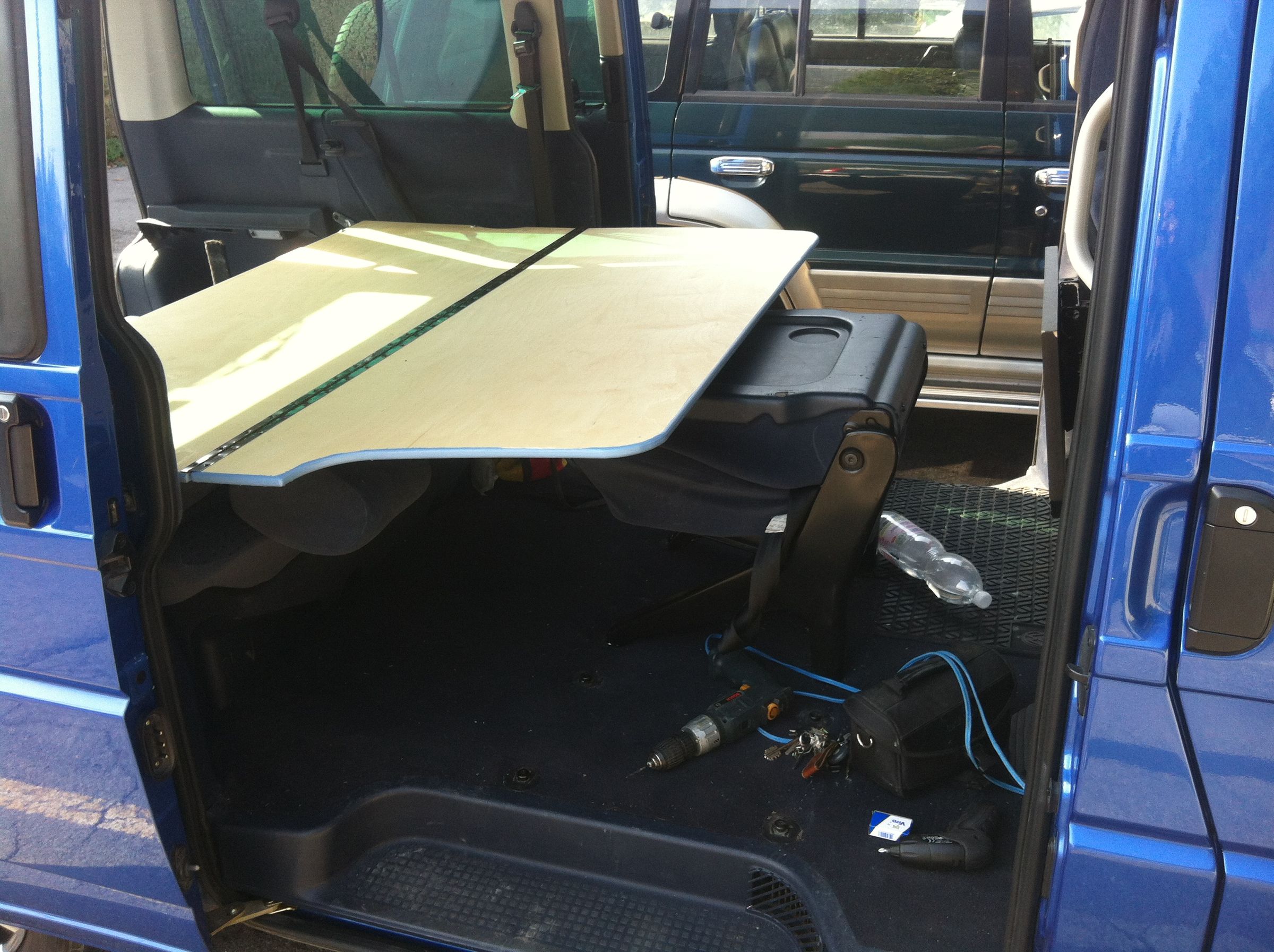 Simple Conversion of VW T4 Caravelle 9 Seats in a Campervan : 8 Steps ...