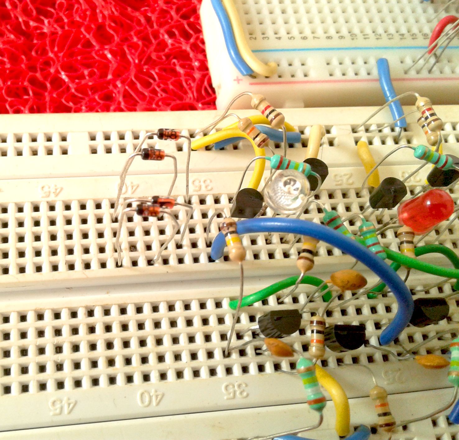 BCD Counter Using Discrete TRANSISTORS : 16 Steps - Instructables