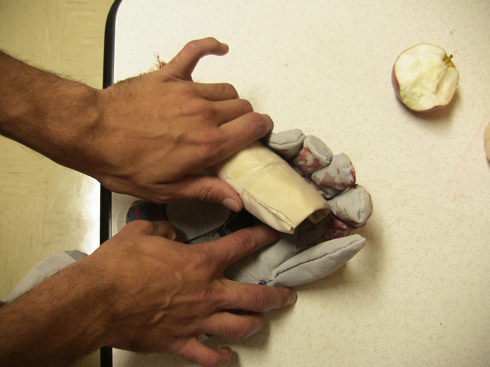 The Living Severed Hand! : 9 Steps (with Pictures) - Instructables