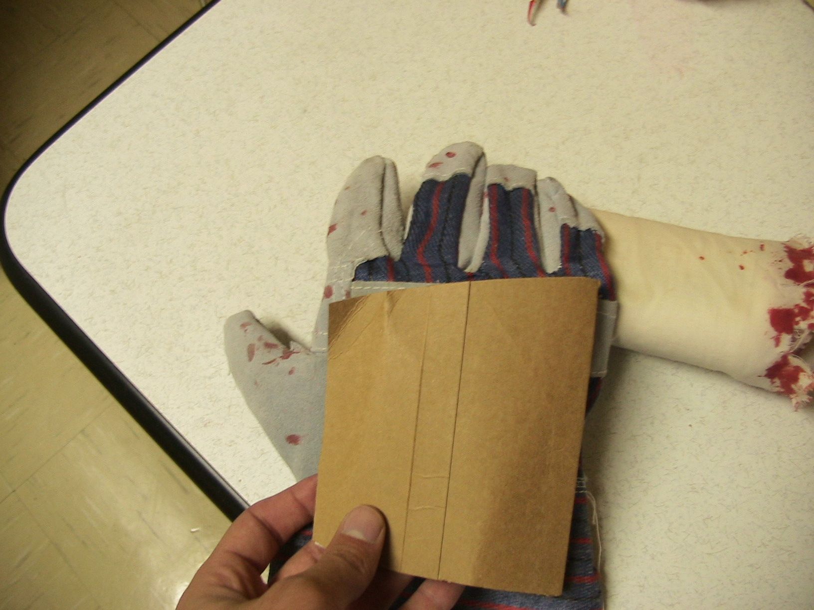 The Living Severed Hand! : 9 Steps (with Pictures) - Instructables