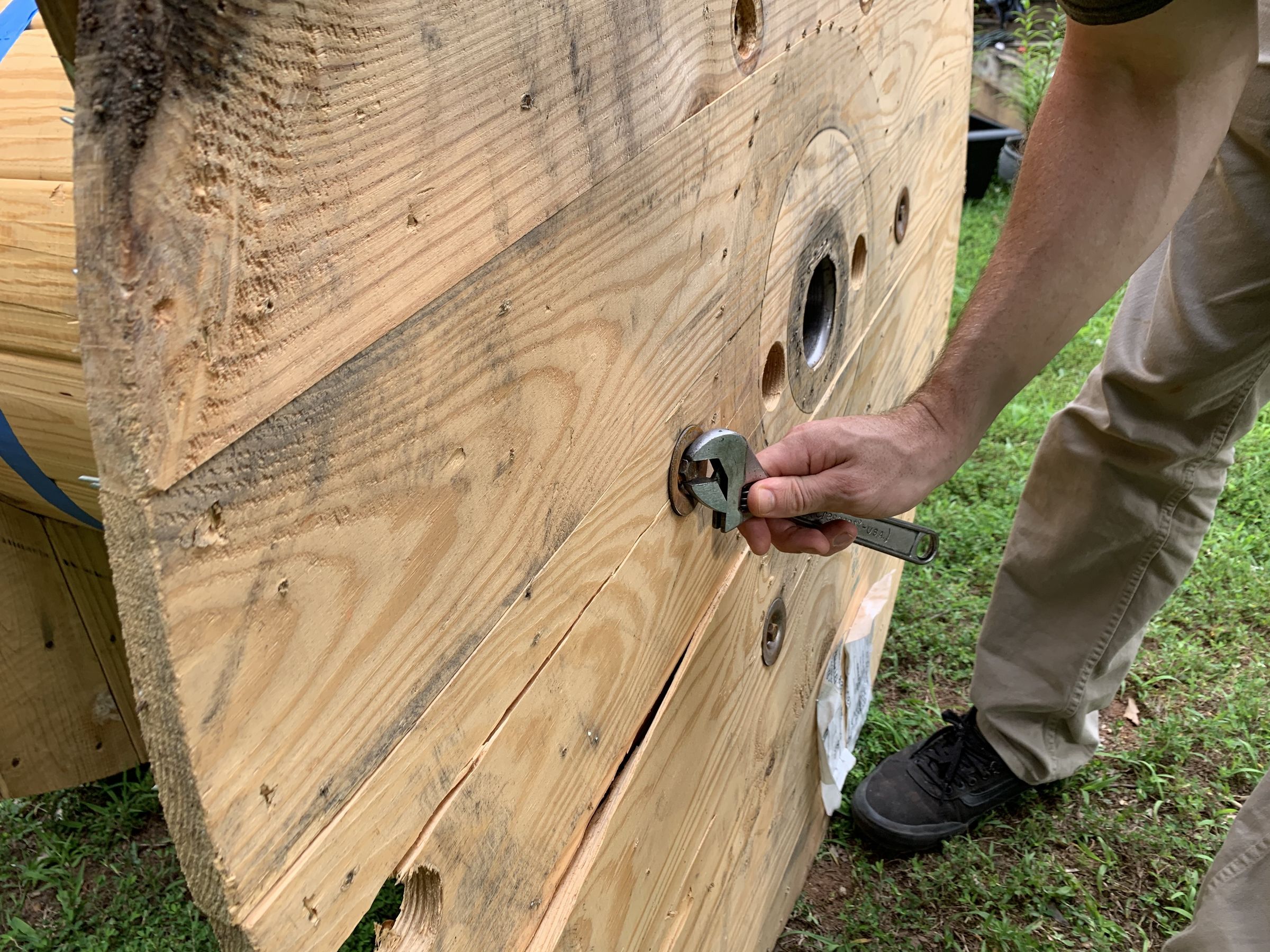 Cable Spool Pallet Bench - DIY Outdoor Seating! : 10 Steps (with ...